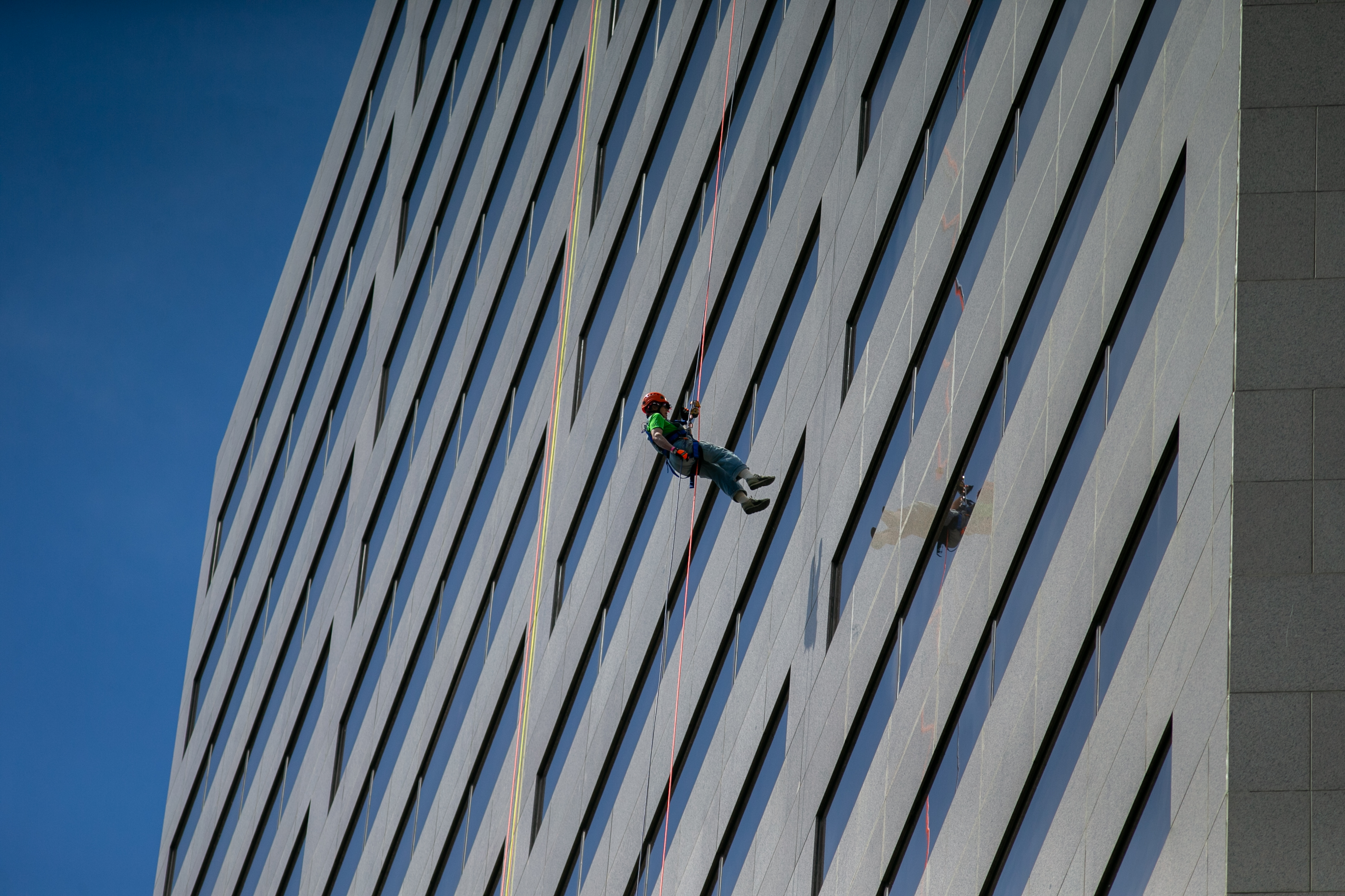 Rappelling down Portland's Big Pink - oregonlive.com