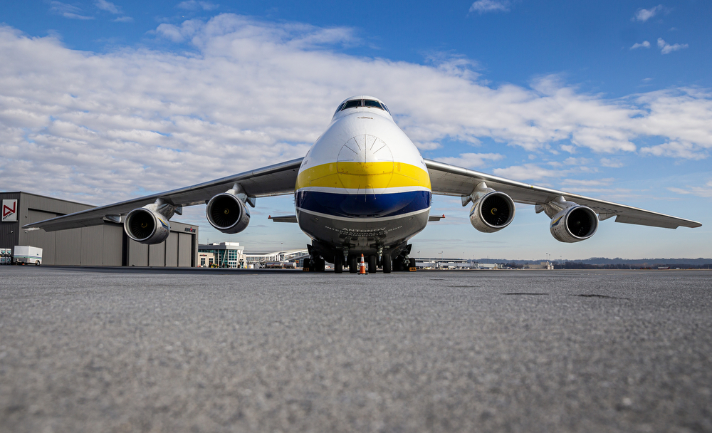 Antonov 124 cargo aircraft visits Harrisburg International Airport ...