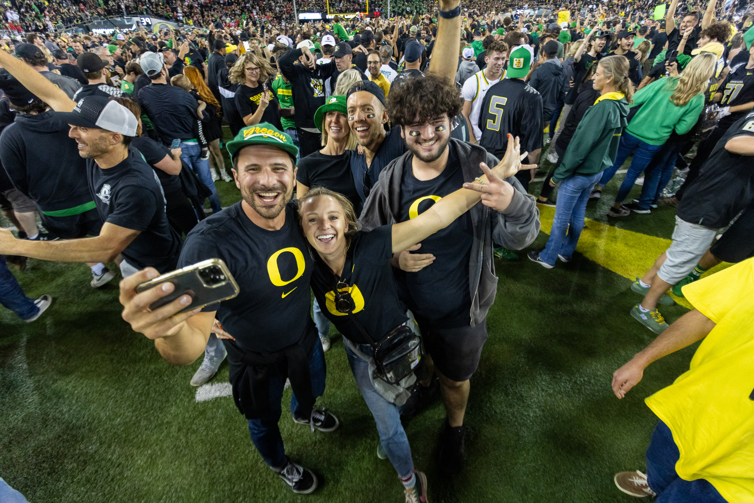 No. 3 Oregon Ducks host No. 2 Ohio State Buckeyes: Oct. 12, 2024 ...
