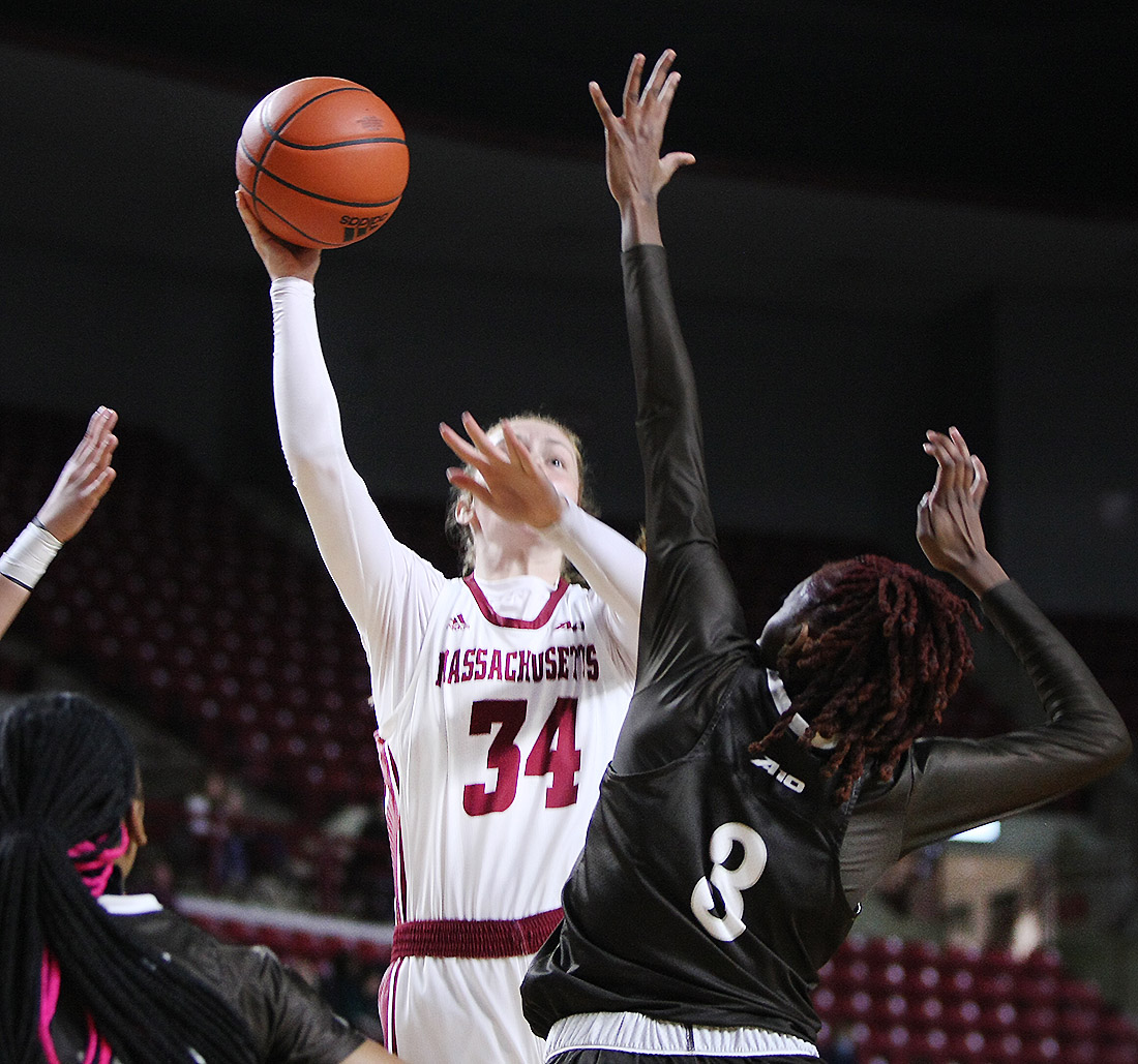 UMass Women's Basketball vs Saint Bonaventure 12/31/22 - masslive.com
