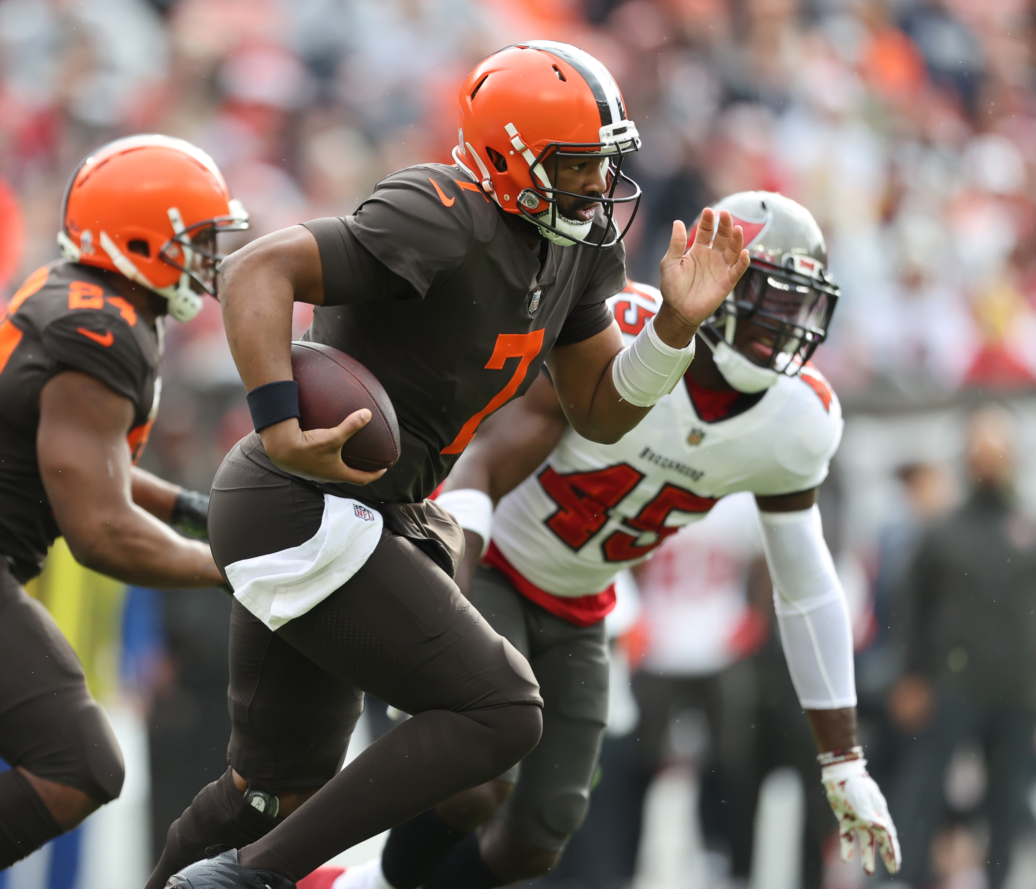 Cleveland Browns quarterback Jacoby Brissett vs. the Tampa Bay ...