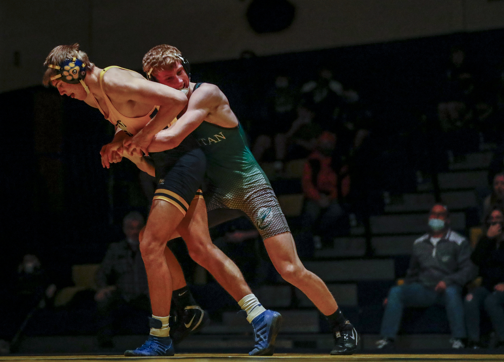 Delaware Valley wrestling hosts Raritan on Jan. 21, 2022 ...