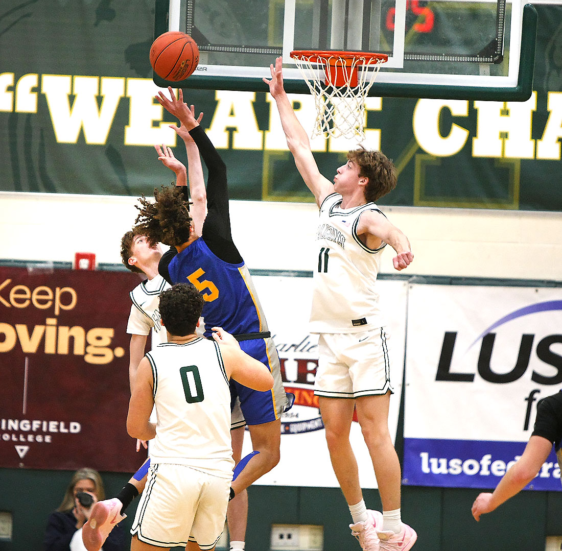 Chicopee Comp vs Minnechaug boys Basketball 1/14/25 - masslive.com