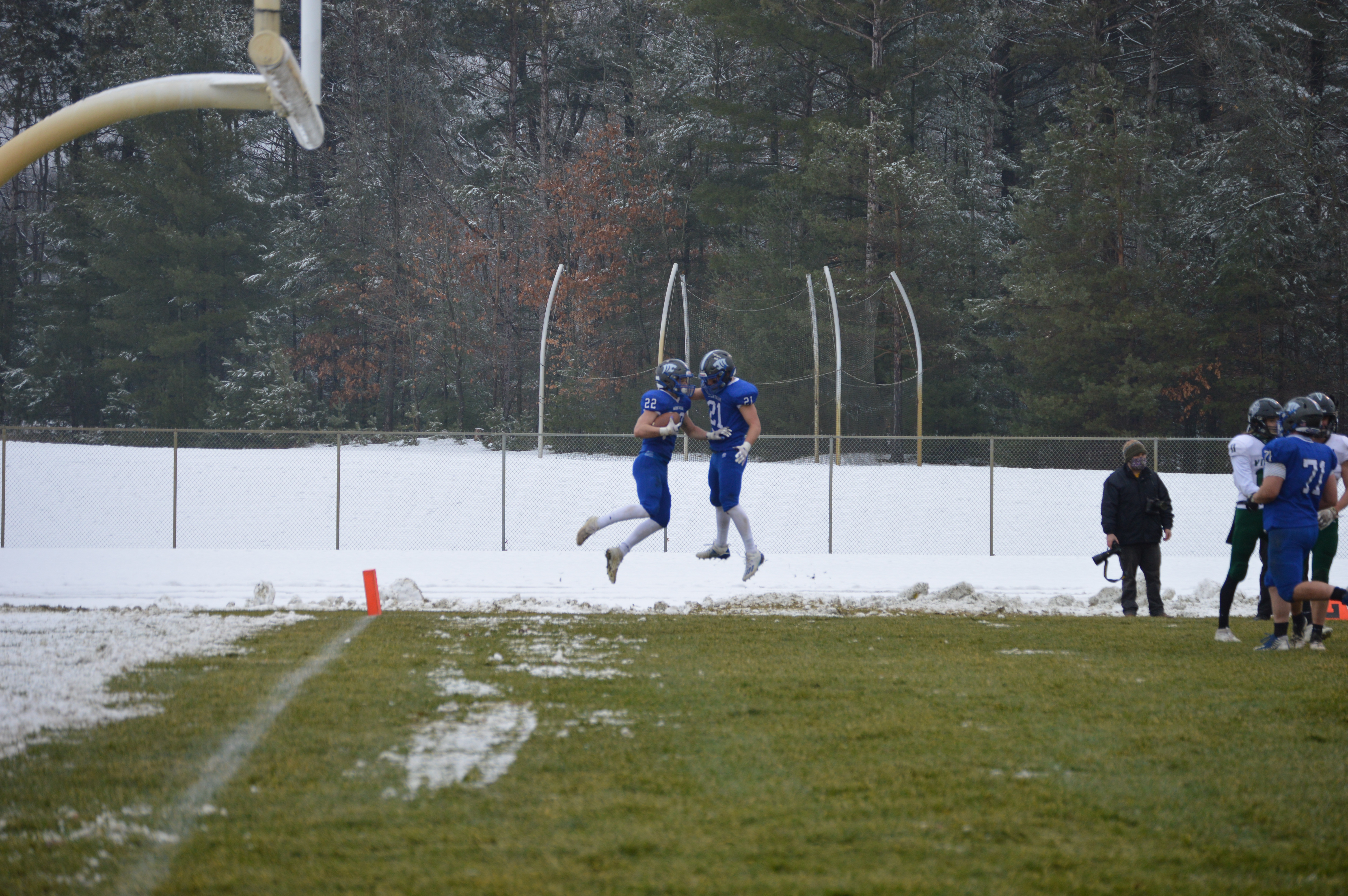 No. 1 Montague faces Grayling in Division 6 football semifinal - mlive.com