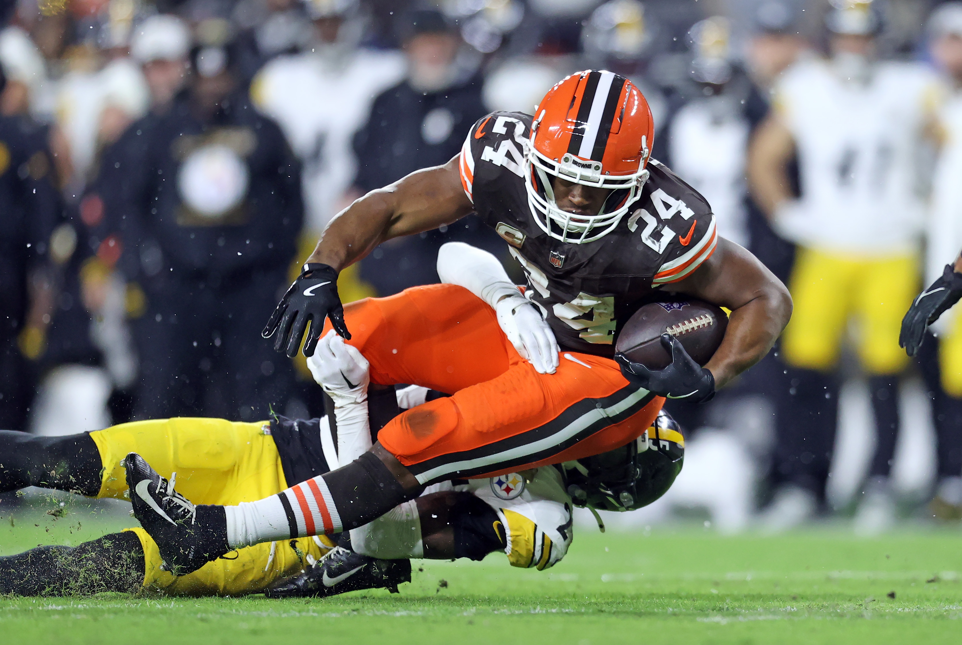 Cleveland Browns running back Nick Chubb vs. the Pittsburgh Steelers ...