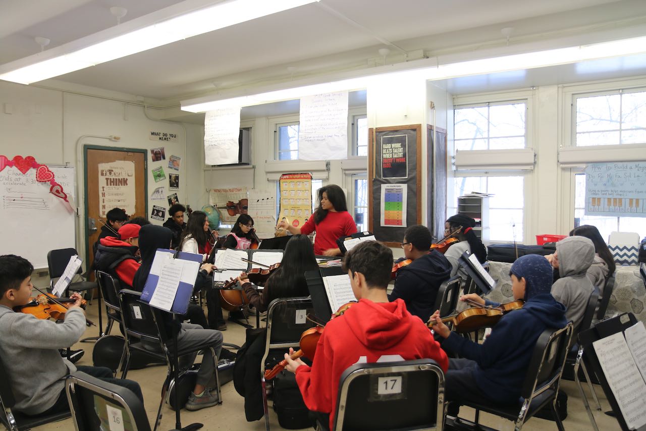 Staten Island music educator brings joy of strings instruments to ...