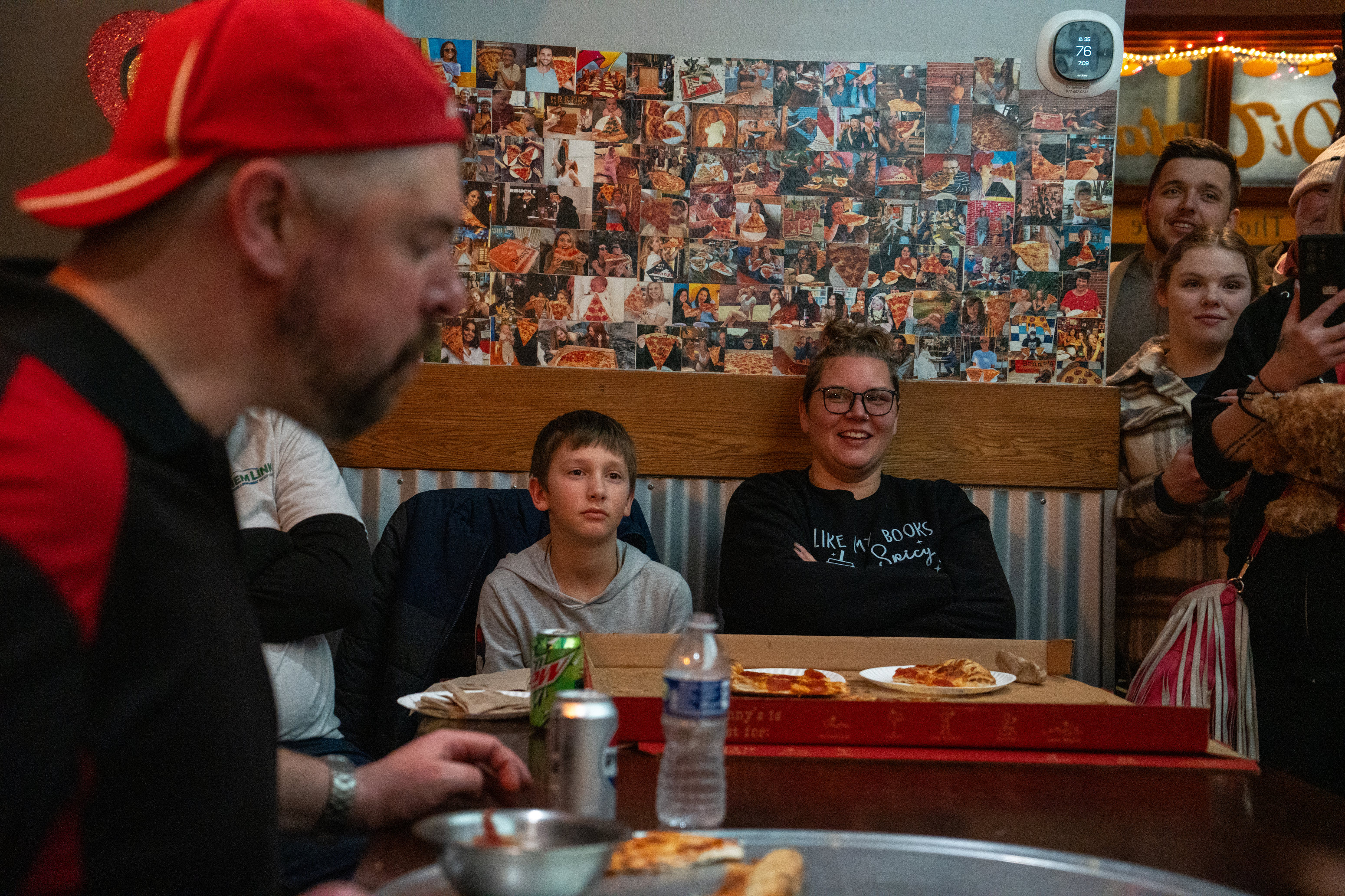 YouTube sensation Randy Santel takes on a 28 inch pizza alone at Benny ...