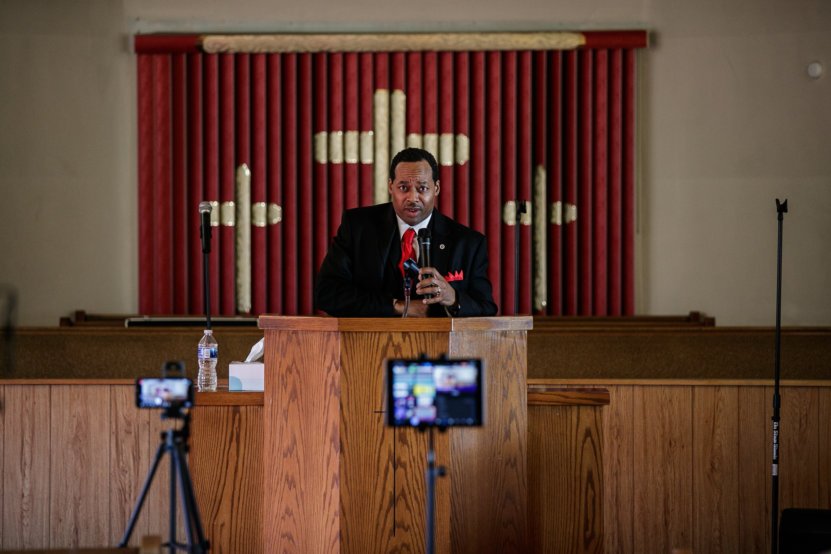 Town Hall meeting at Rising Star Church after Flint residents alleges ...