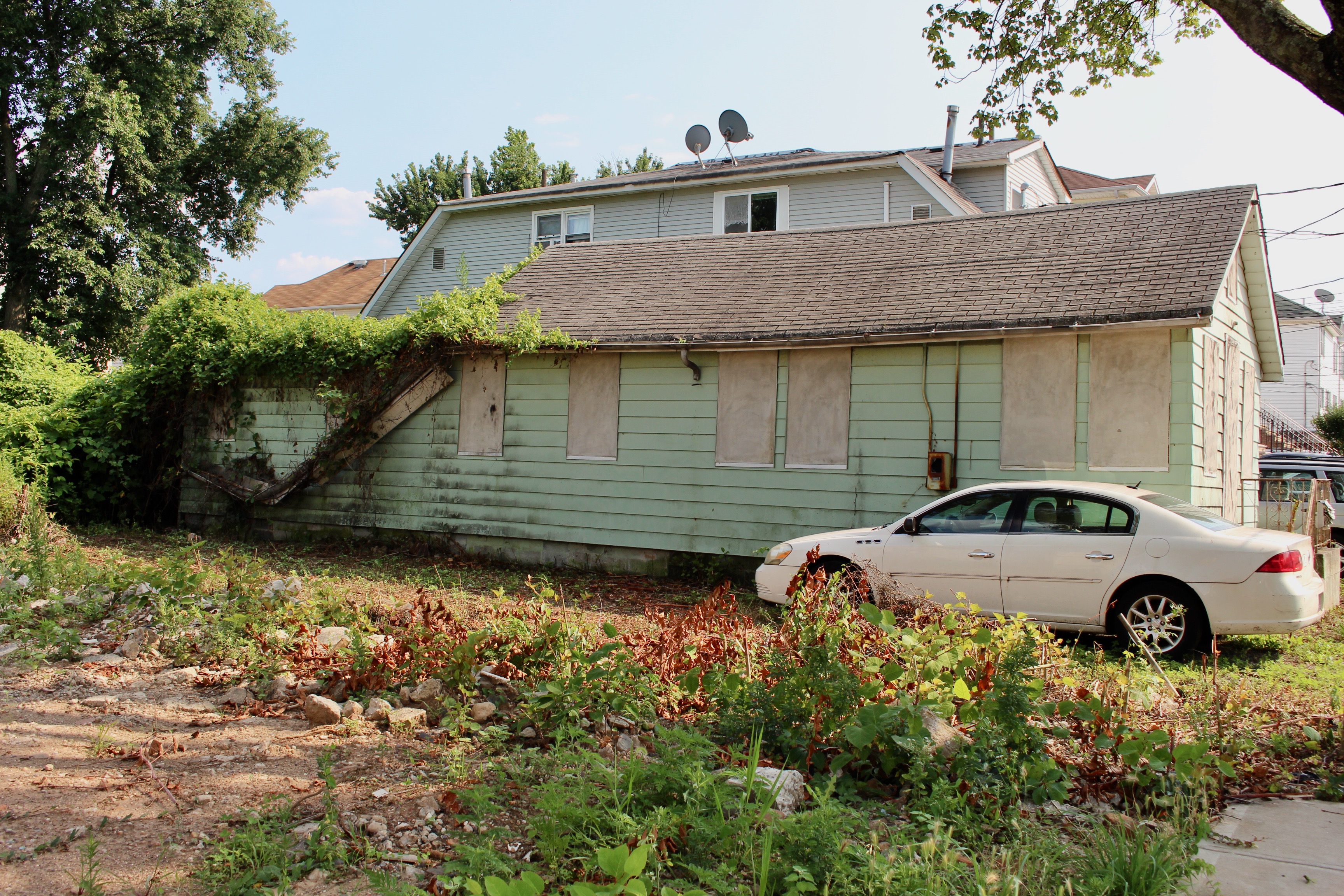 Deteriorating home in Midland Beach - silive.com