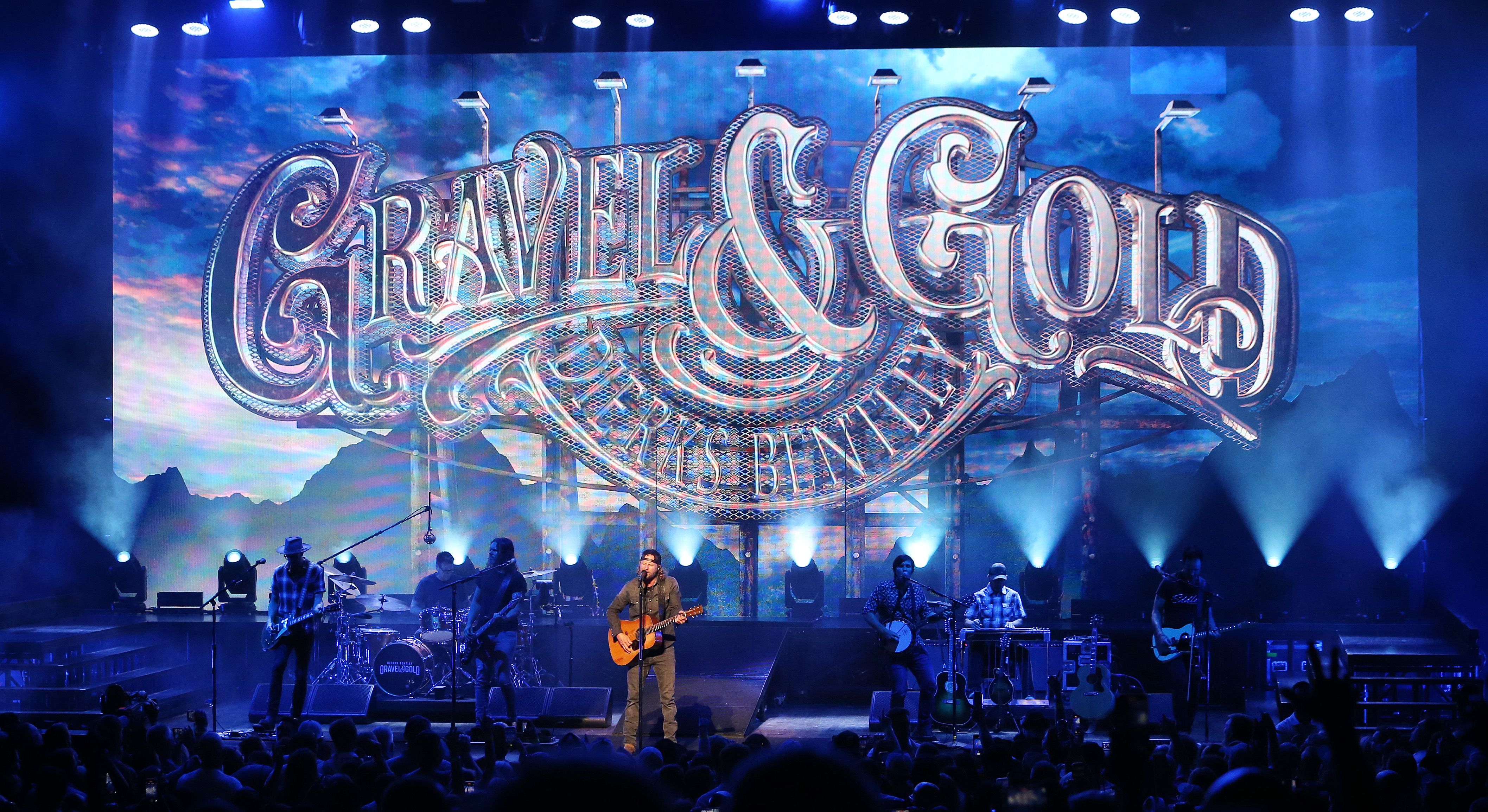 Country music singer Dierks Bentley stops at Blossom Music Center ...