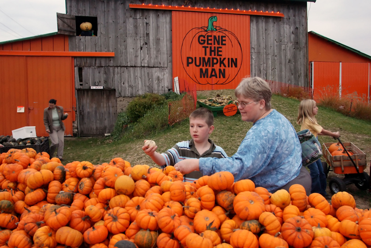 Kalamazoo legend Gene "The Pumpkin Man" Rhodes passes away at age 88 ...