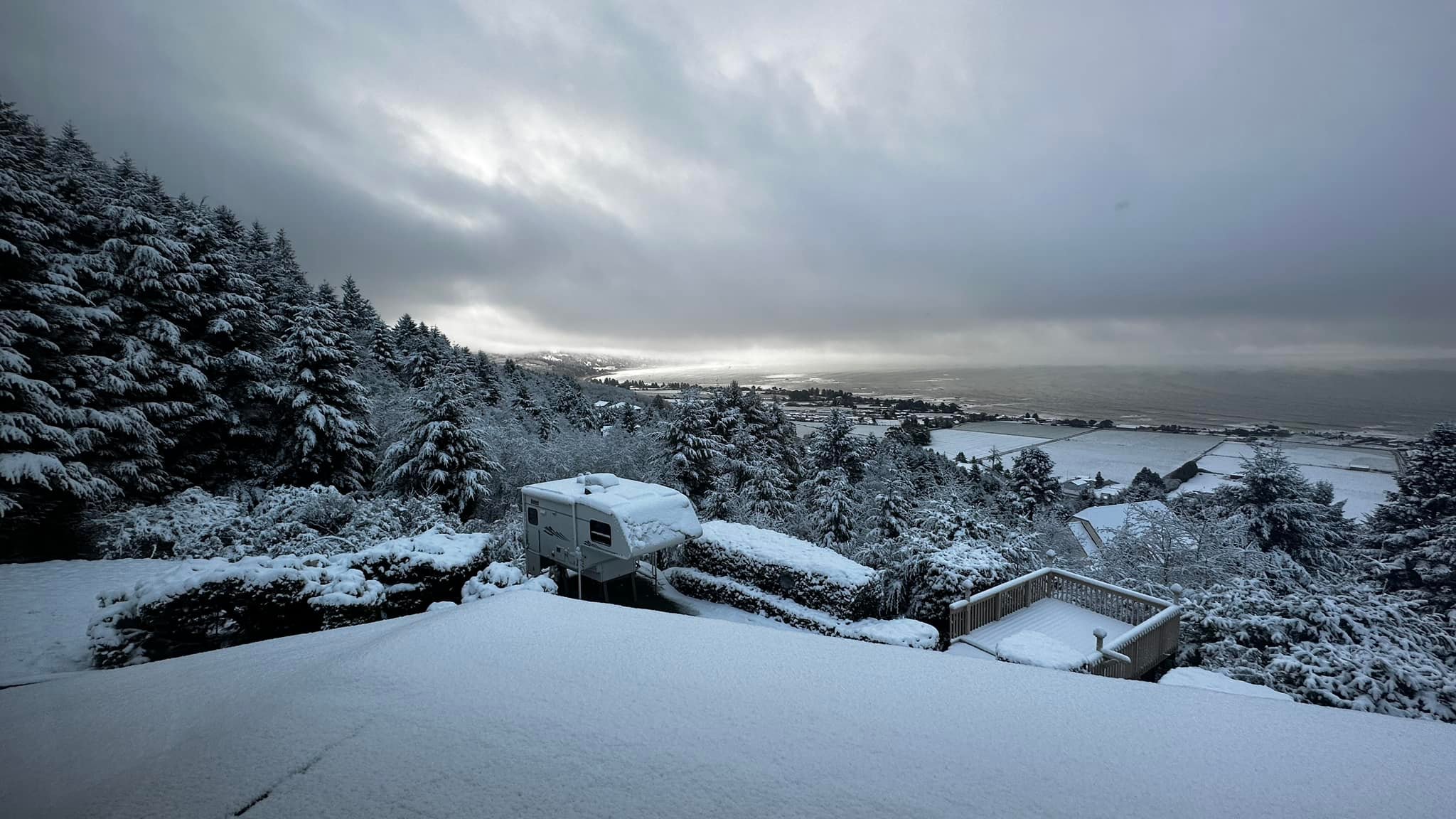 Rare snowfall hits Oregon coast - oregonlive.com