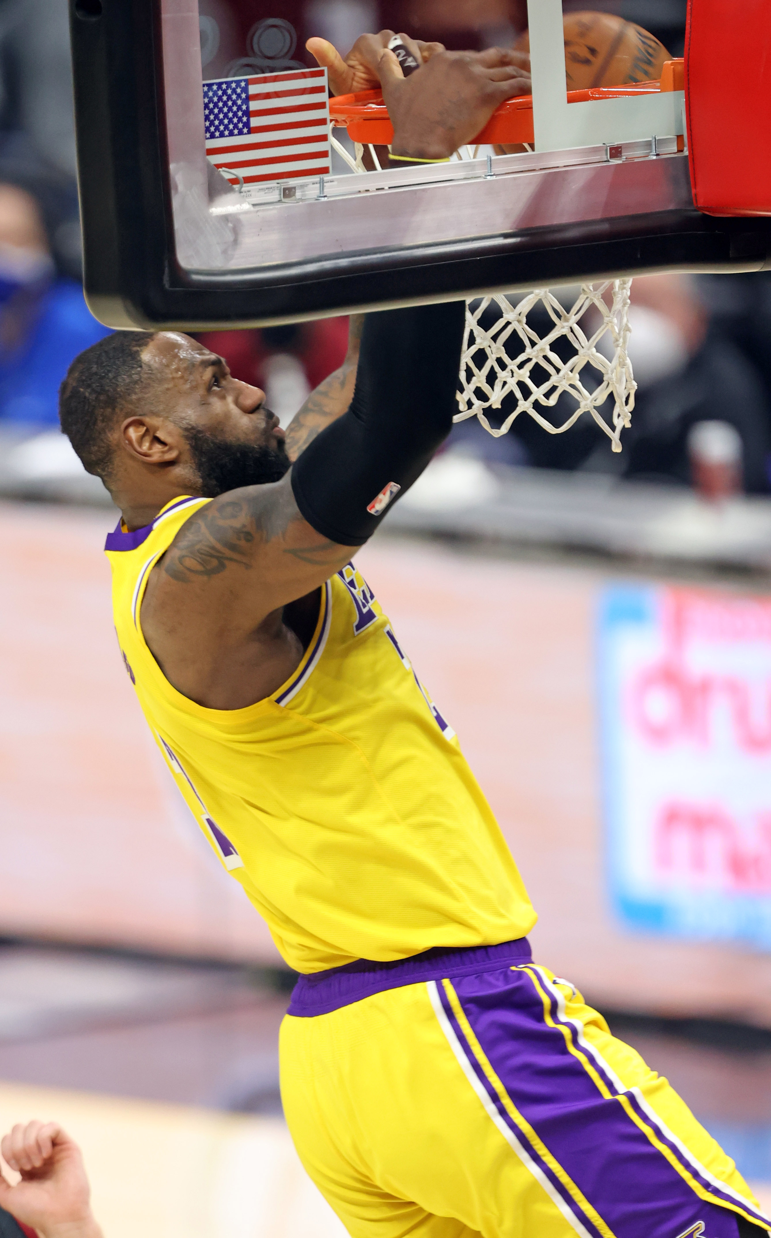 Los Angeles Lakers LeBron James vs. Cleveland Cavaliers, January 25 ...