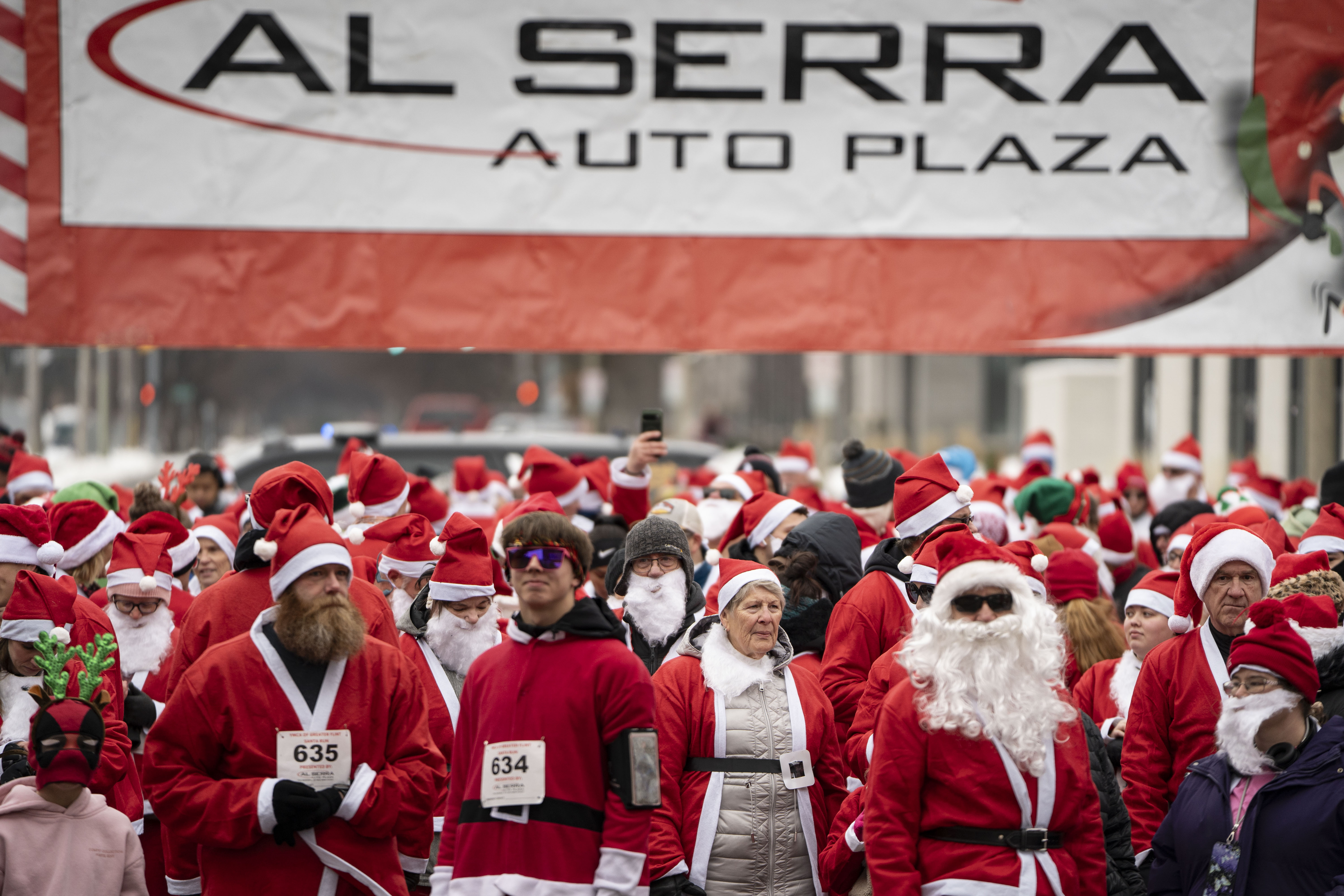 Hundreds put on their red suits for the YMCA Santa Run - mlive.com