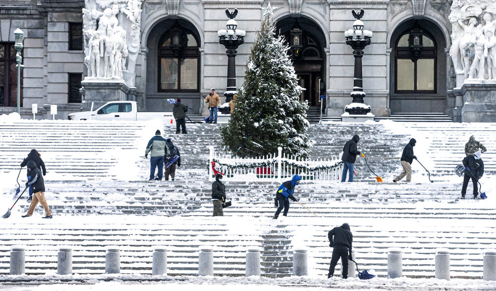Snow falls on the Harrisburg area, Jan. 7 - pennlive.com