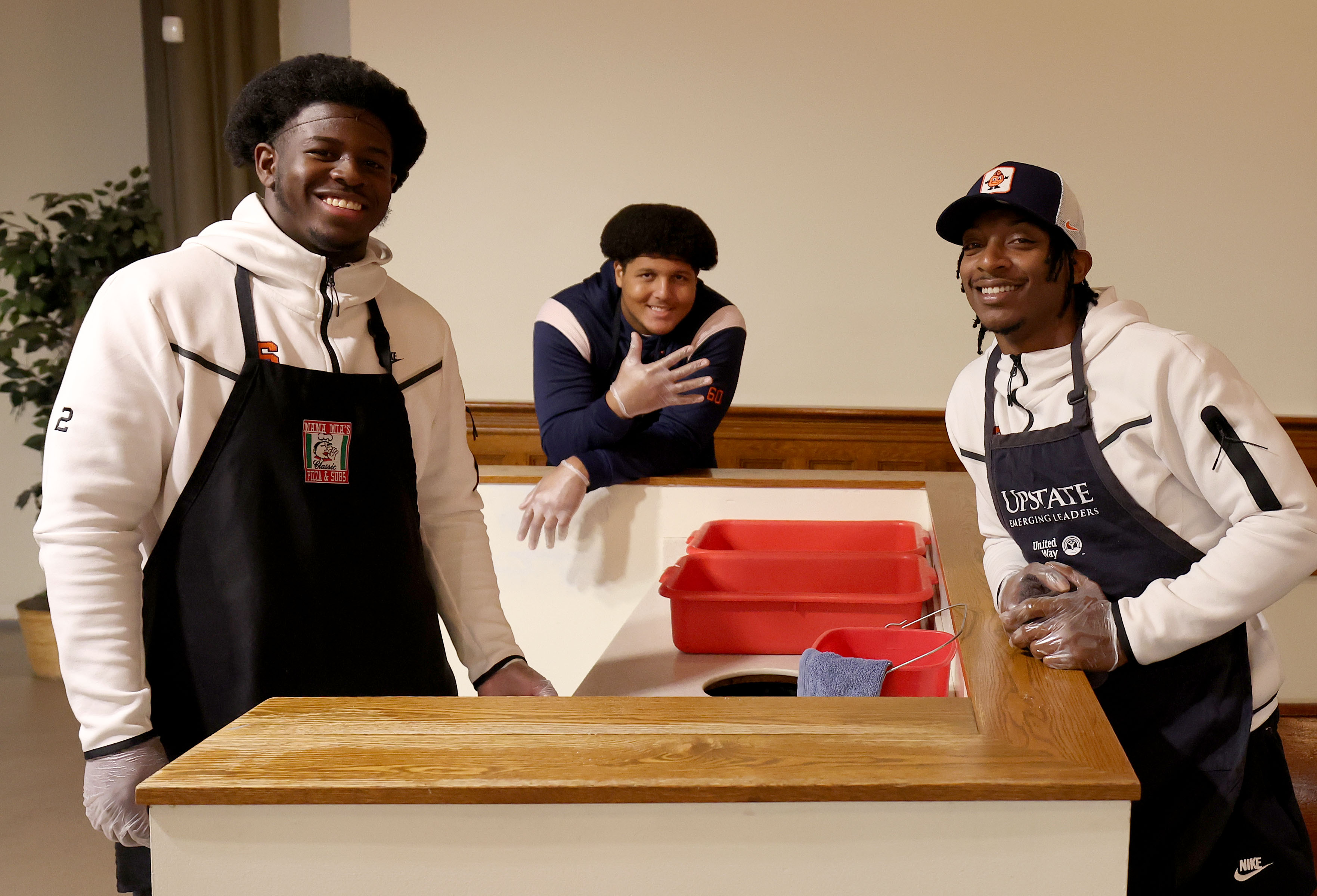 Syracuse football players giving back to the Community - syracuse.com