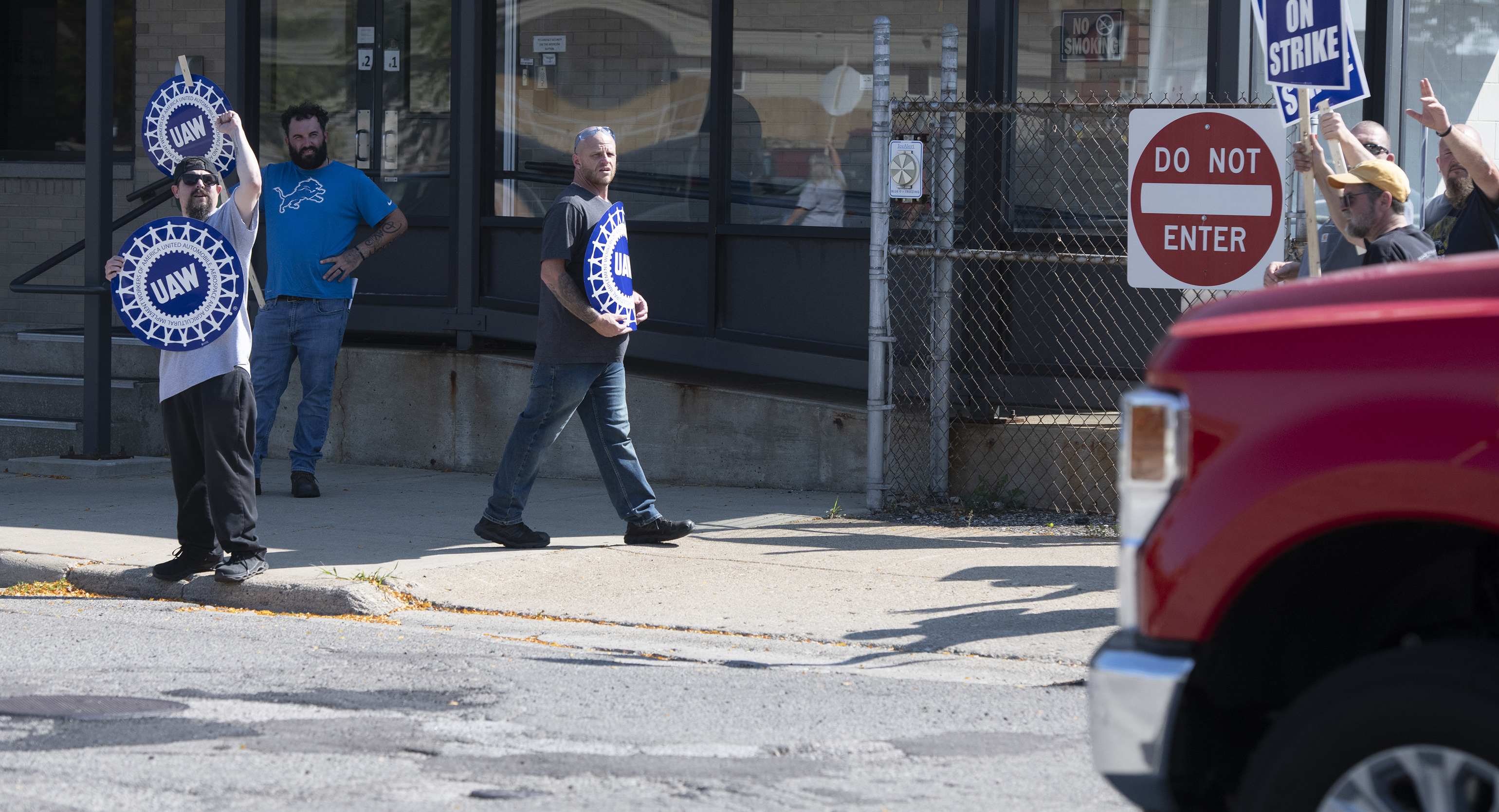 Workers from Eaton Aerospace in Jackson go on strike - mlive.com