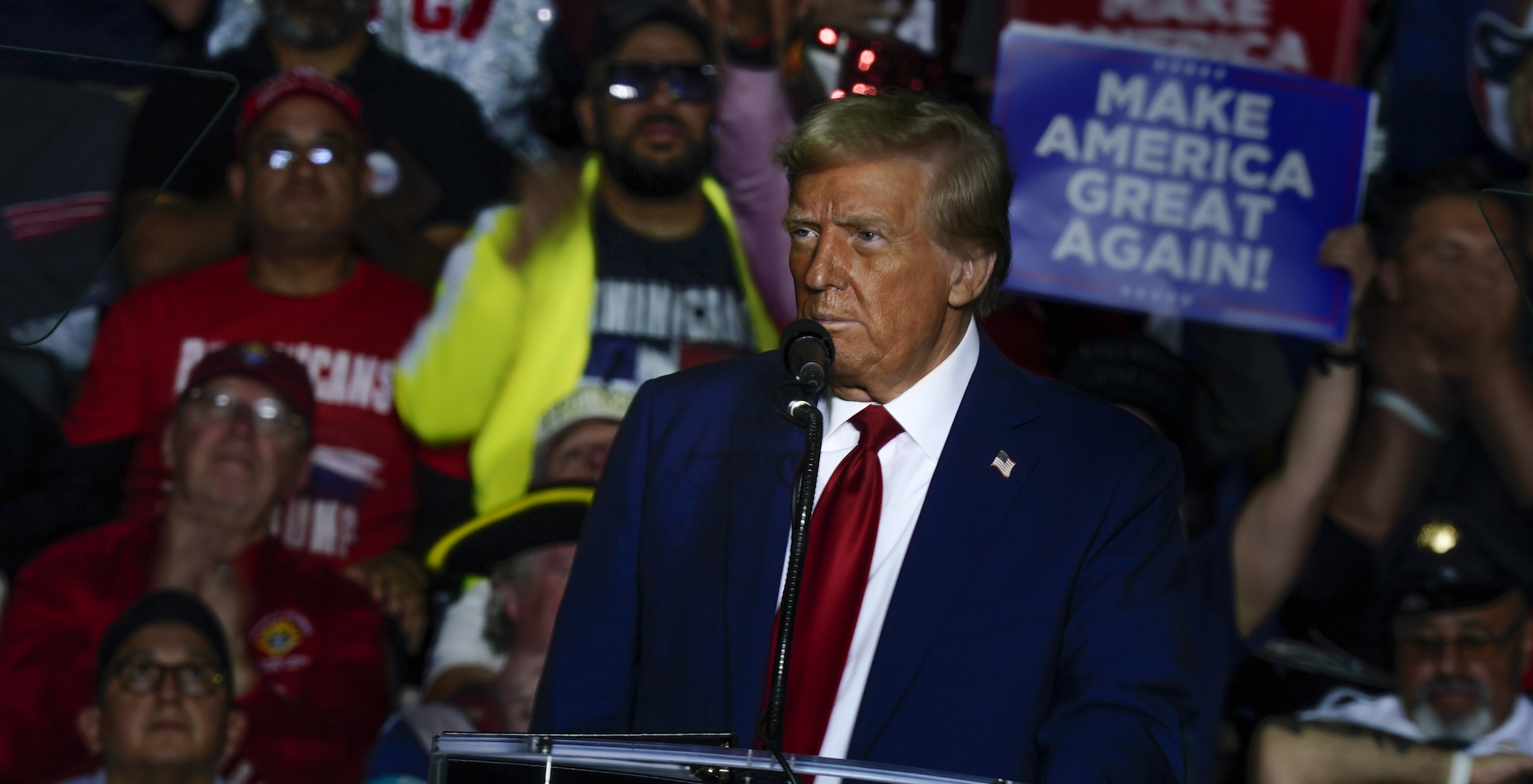 Former President Donald Trump hosts campaign rally in Allentown ...