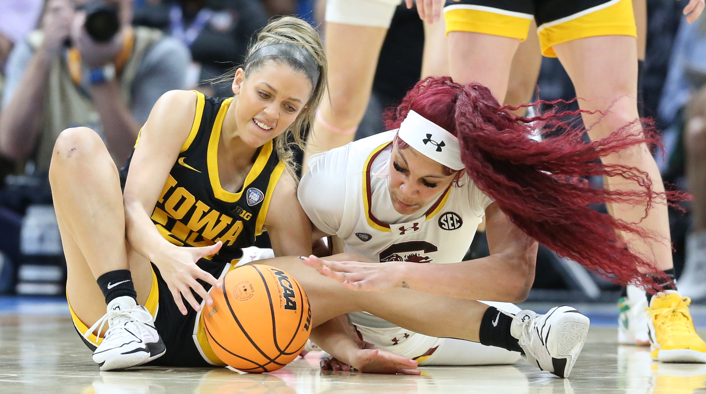 Iowa vs. South Carolina in NCAA Women's Final Four championship game ...