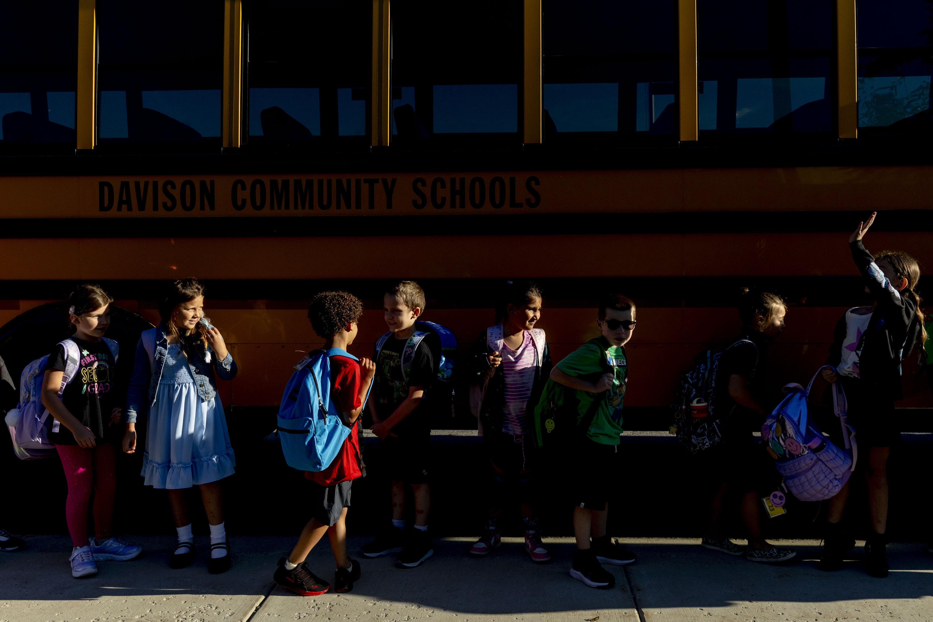 Davison elementary students return to school smiling, ready to learn ...