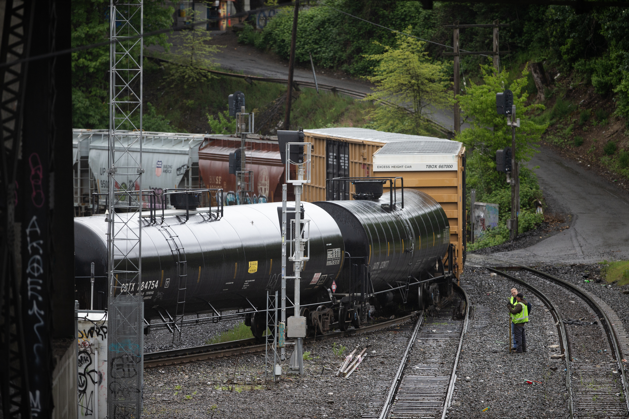 Steel Bridge freight train derailment - oregonlive.com