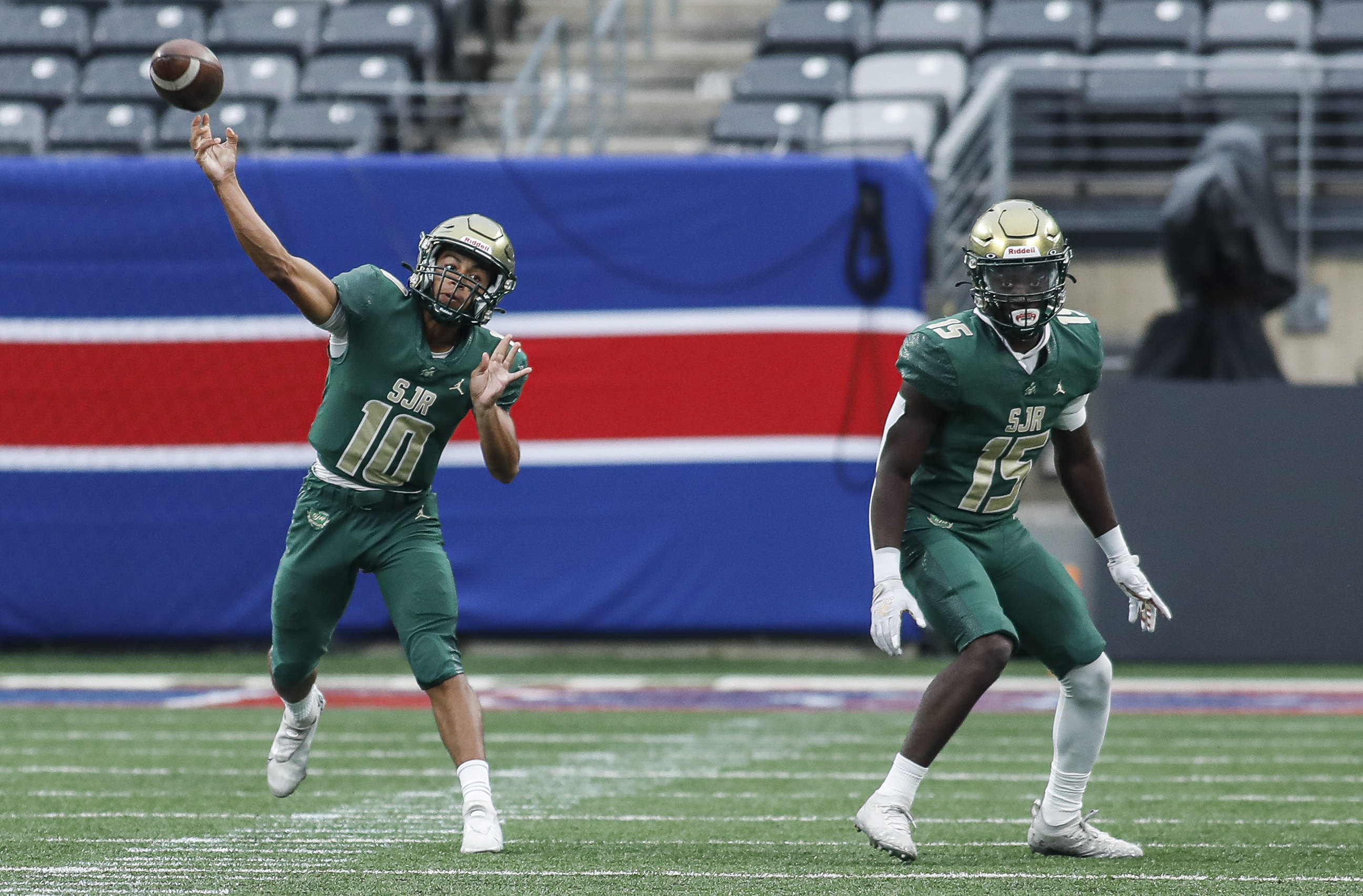 Football: No. 5 St. Joseph (Mont.) vs. No. 19 Donovan Catholic on ...
