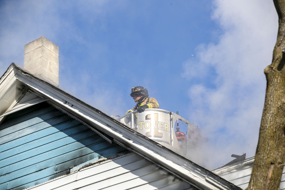 Firefighters battle Harrisburg house blaze - pennlive.com