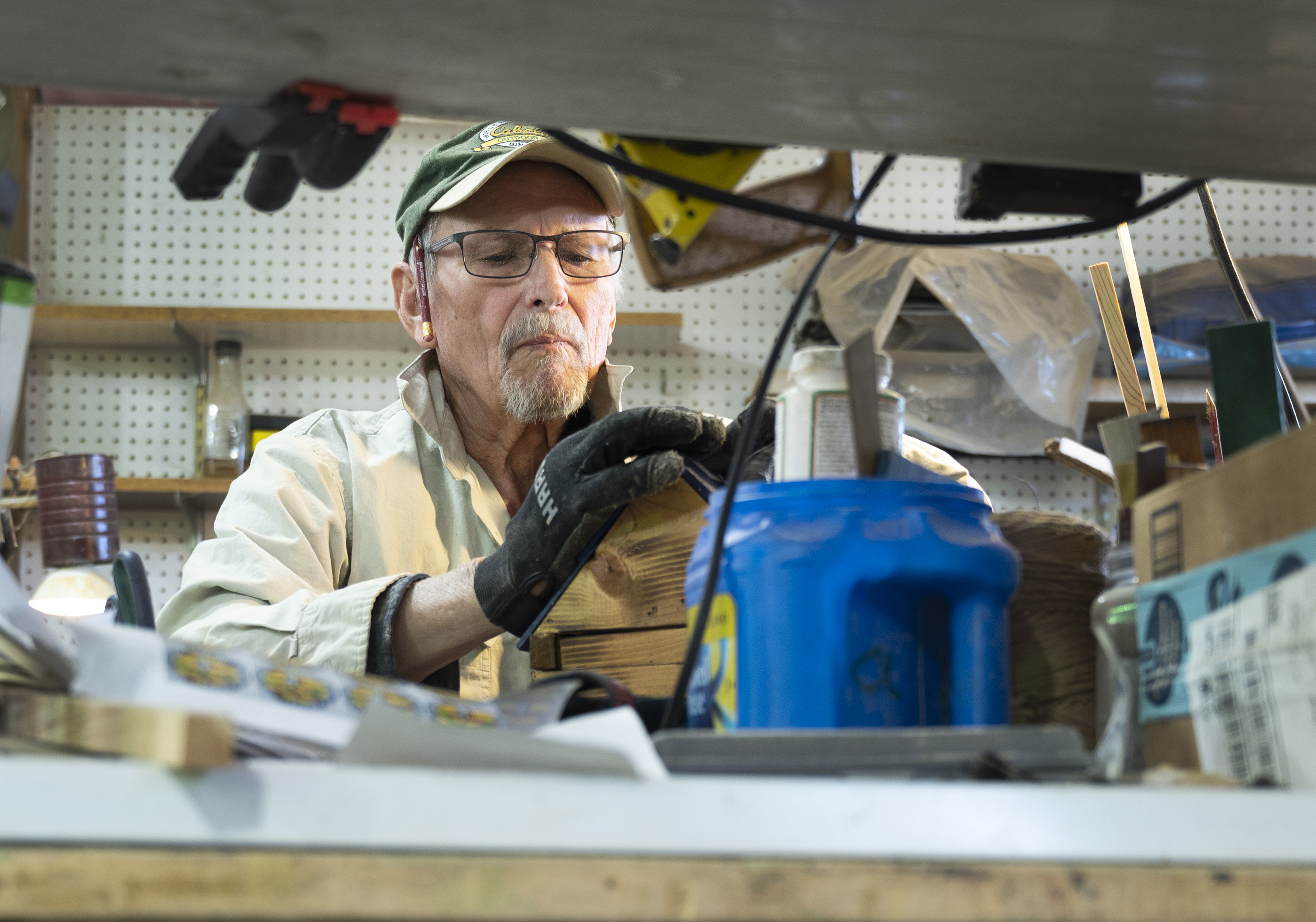 Leon Hunt builds birdhouses to raise money for veteran group - mlive.com