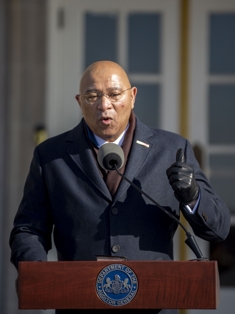 Tim DeFoor sworn in as Pennsylvania's new Auditor General - pennlive.com