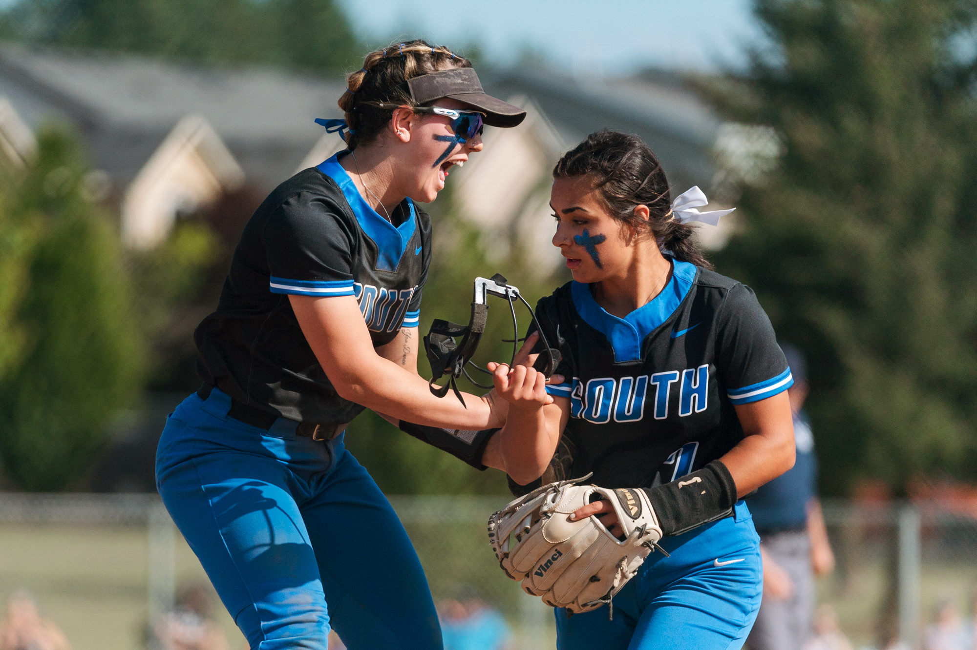 Softball: Oregon City Pioneers vs. South Medford Panthers - oregonlive.com