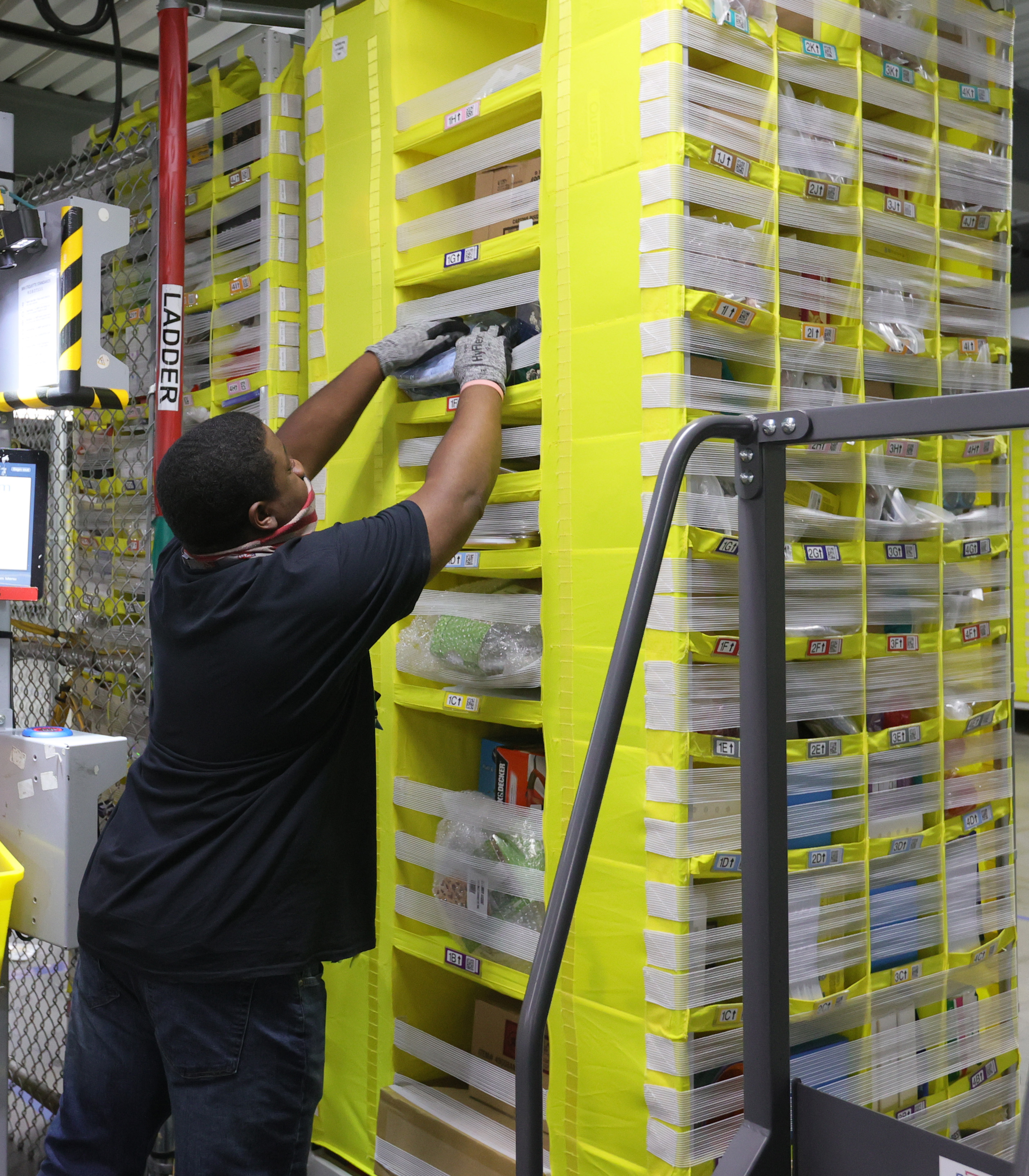 A tour of Amazon's CLE2 delivery station in North Randall as they ...