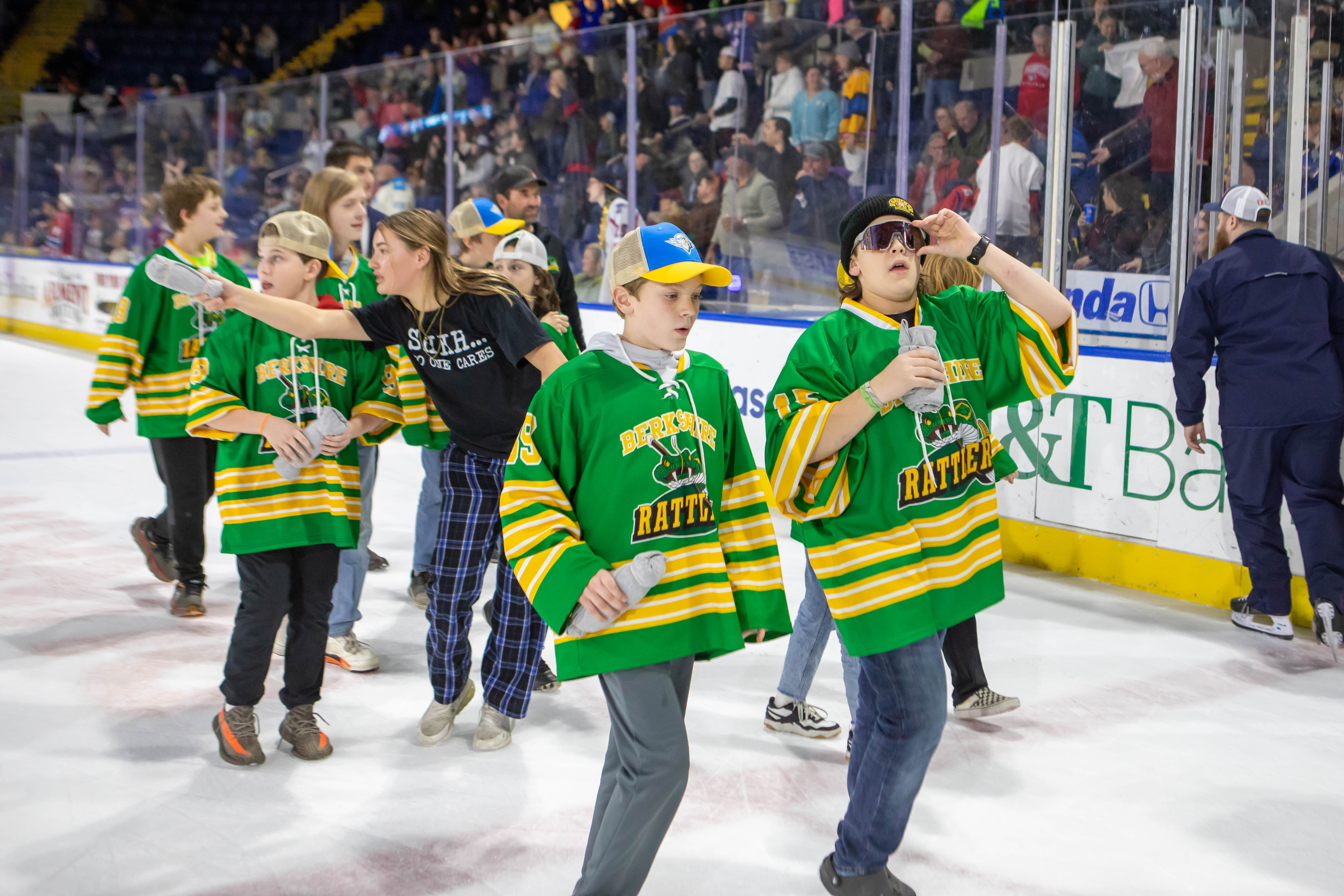 Springfield Thunderbirds VS Wilkes-Barre Scranton Penguins 12/1/23 ...