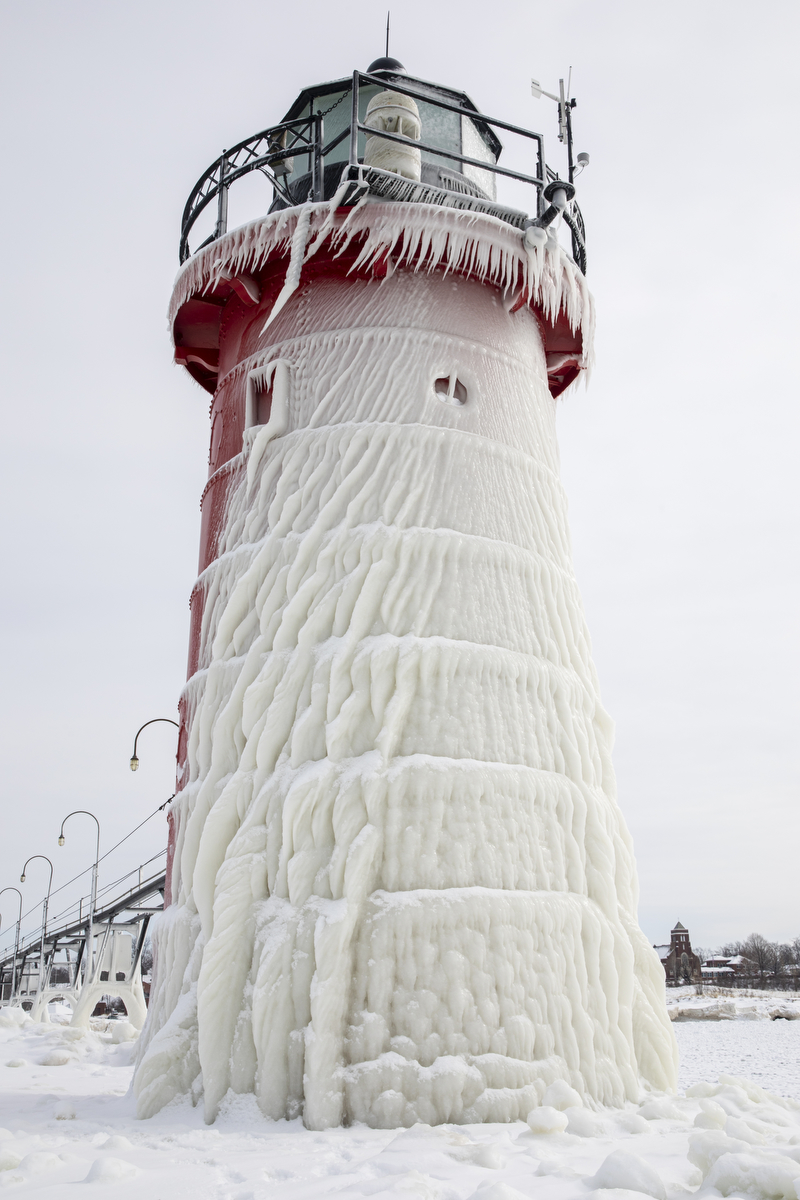 Ice takes over Lake Michigan shoreline in South Haven - mlive.com