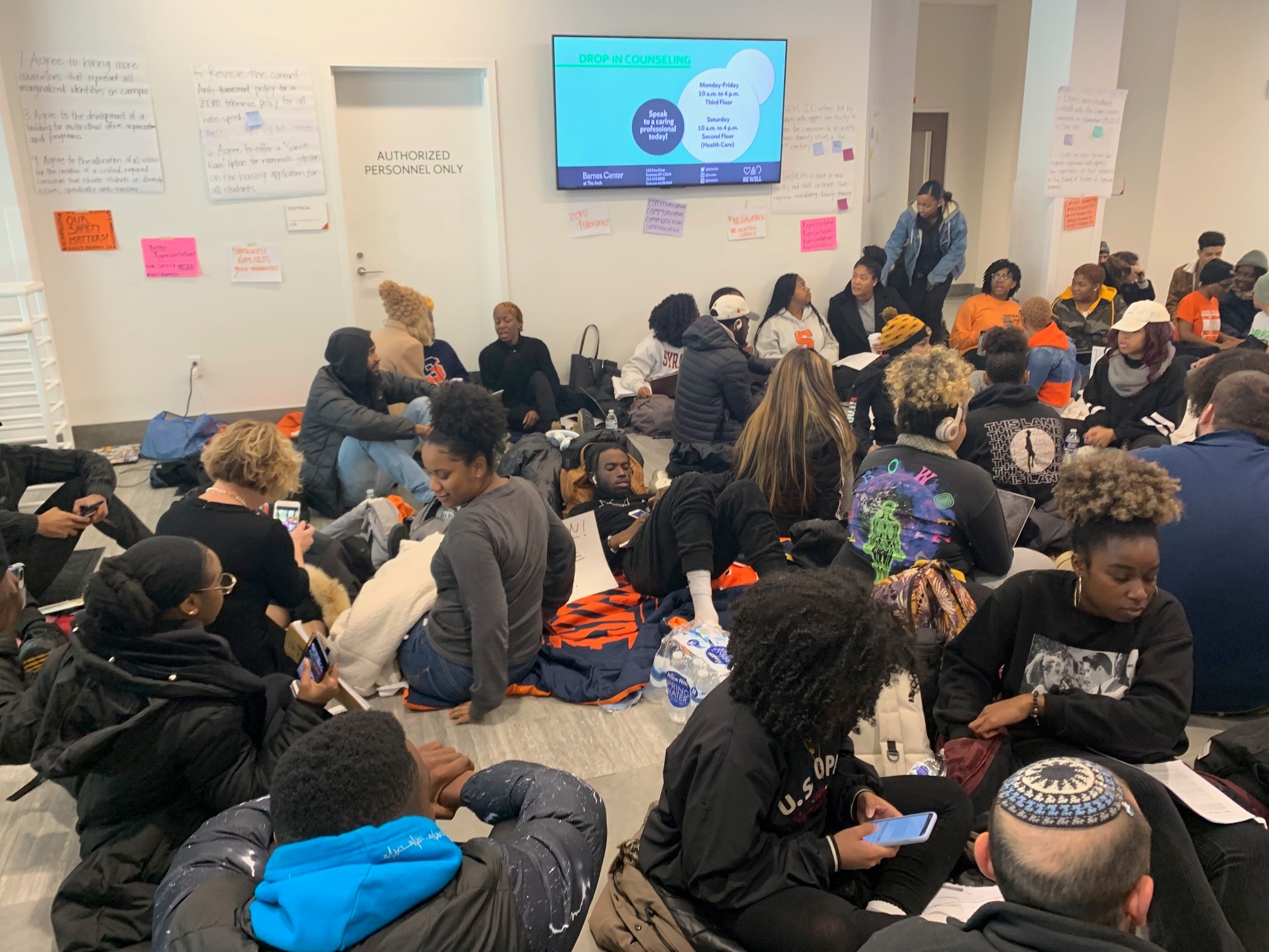 Syracuse University students protest racism, hate crimes through # ...