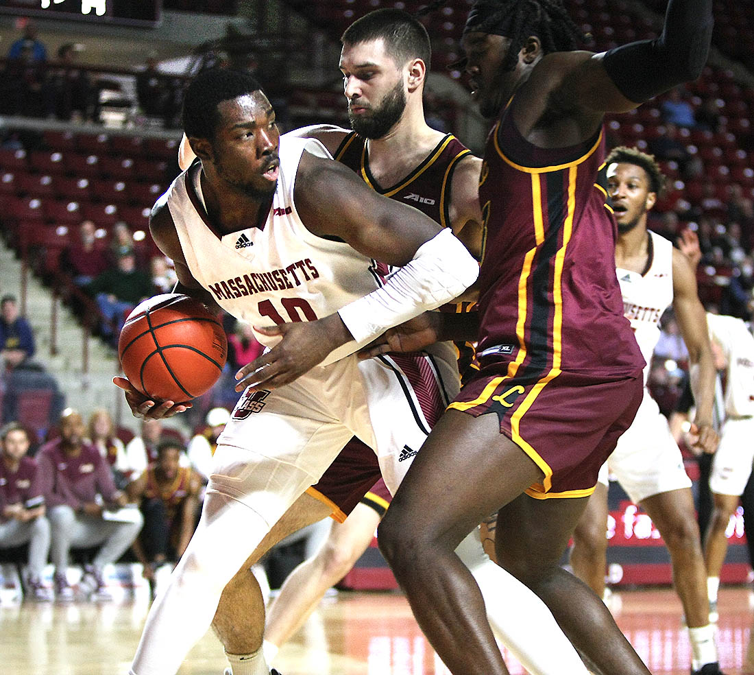 UMass Men's Basketball vs Loyola Chicago 2/14/23 - masslive.com