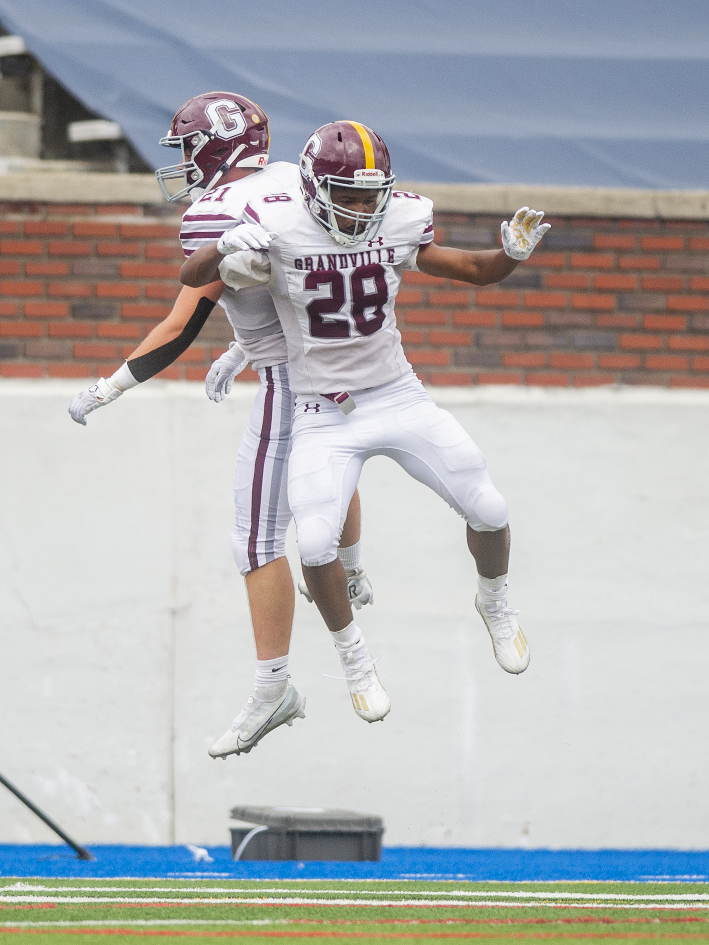 Grandville, Grand Blanc face off in 2022 football season-opener - mlive.com