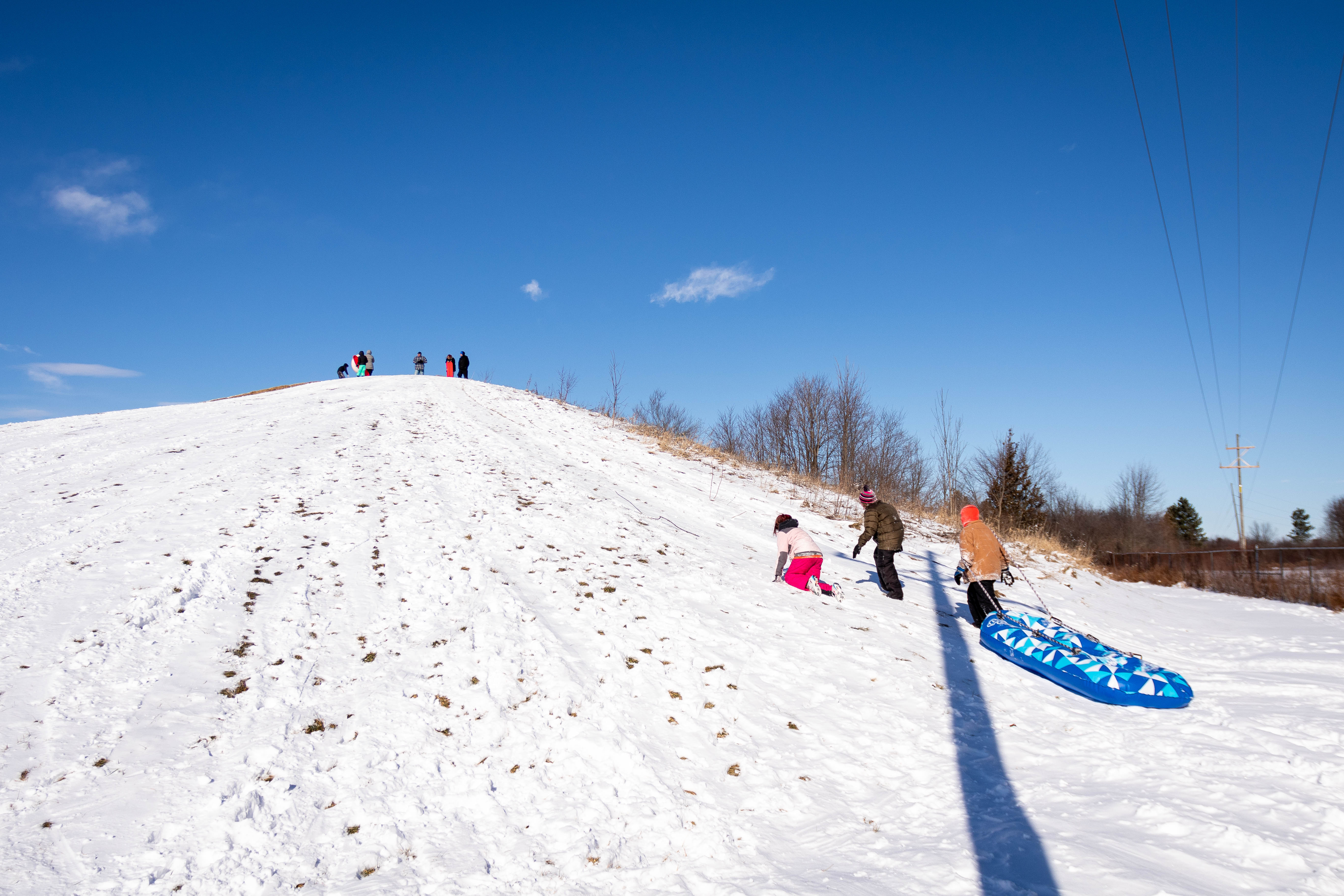 Grand Blanc area children spend morning sledding at Creasey ...