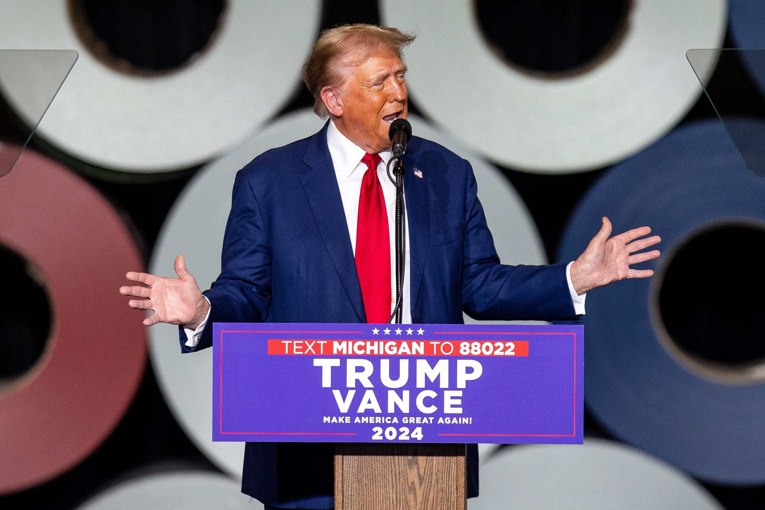 Trump delivers remarks at campaign rally in Walker - mlive.com