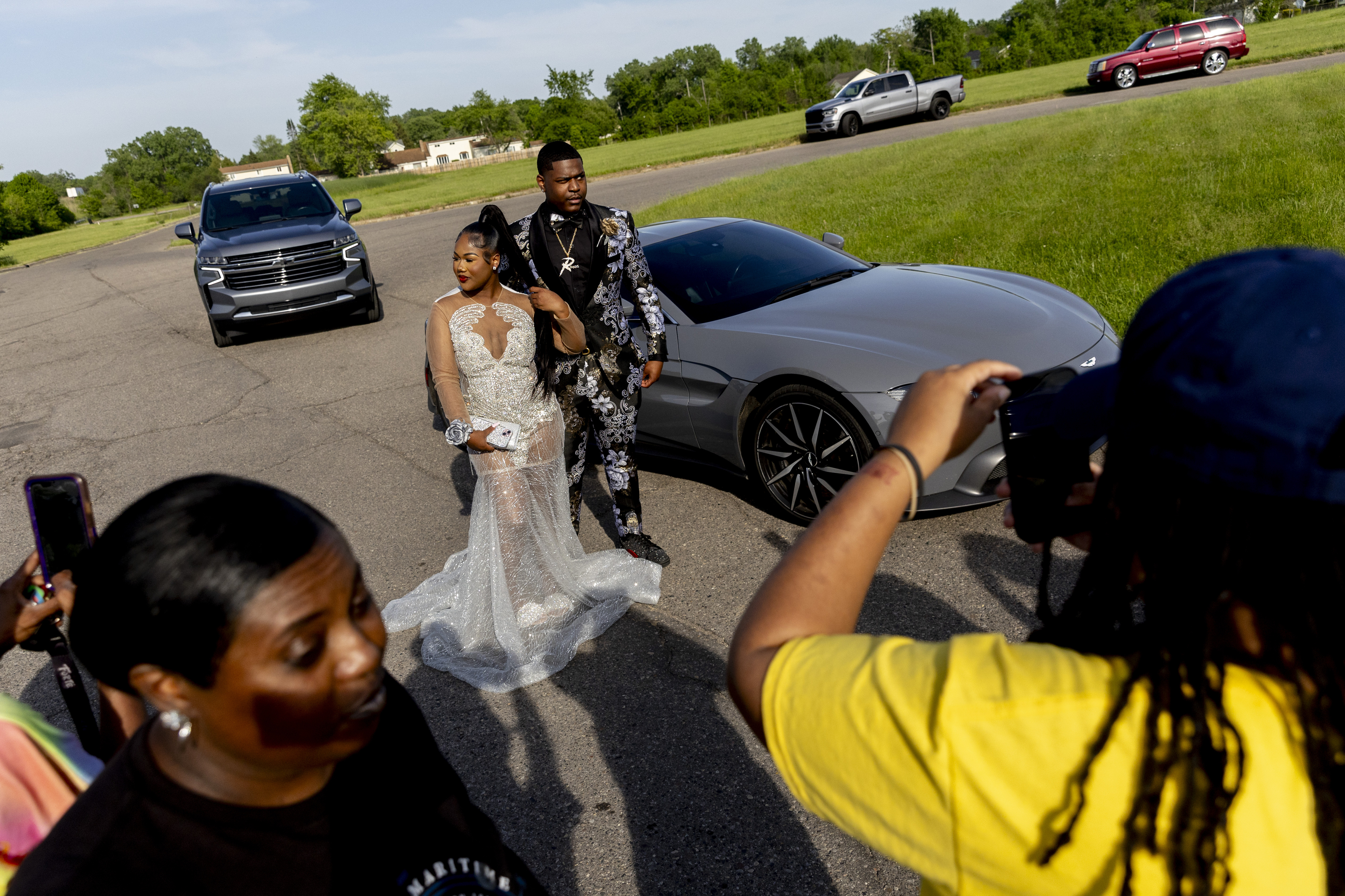 It’s a bird, it’s a plane! No, it just may be the best prom entrance in ...