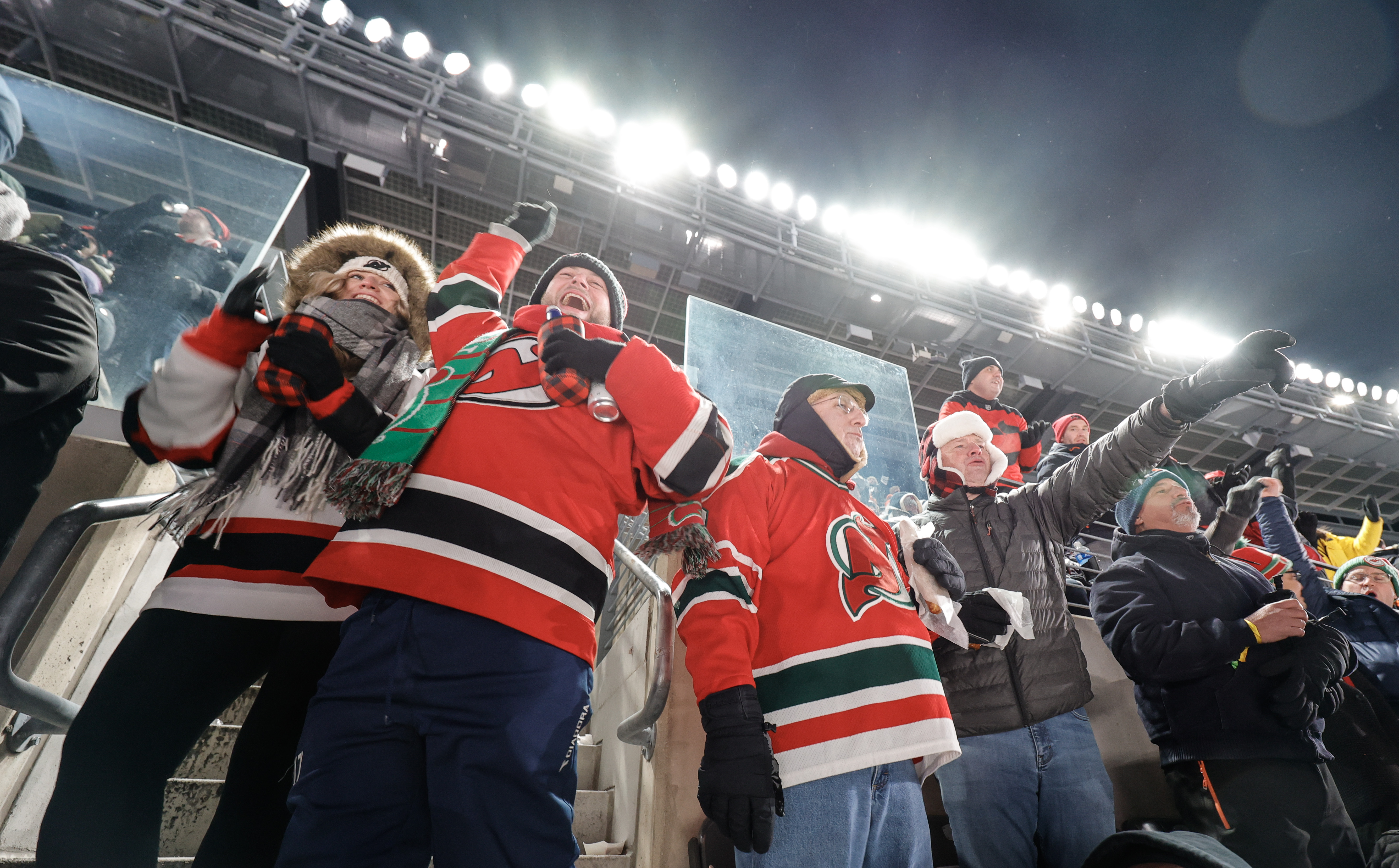 New Jersey Devils vs. Philadelphia Flyers in NHL Stadium Series game at ...