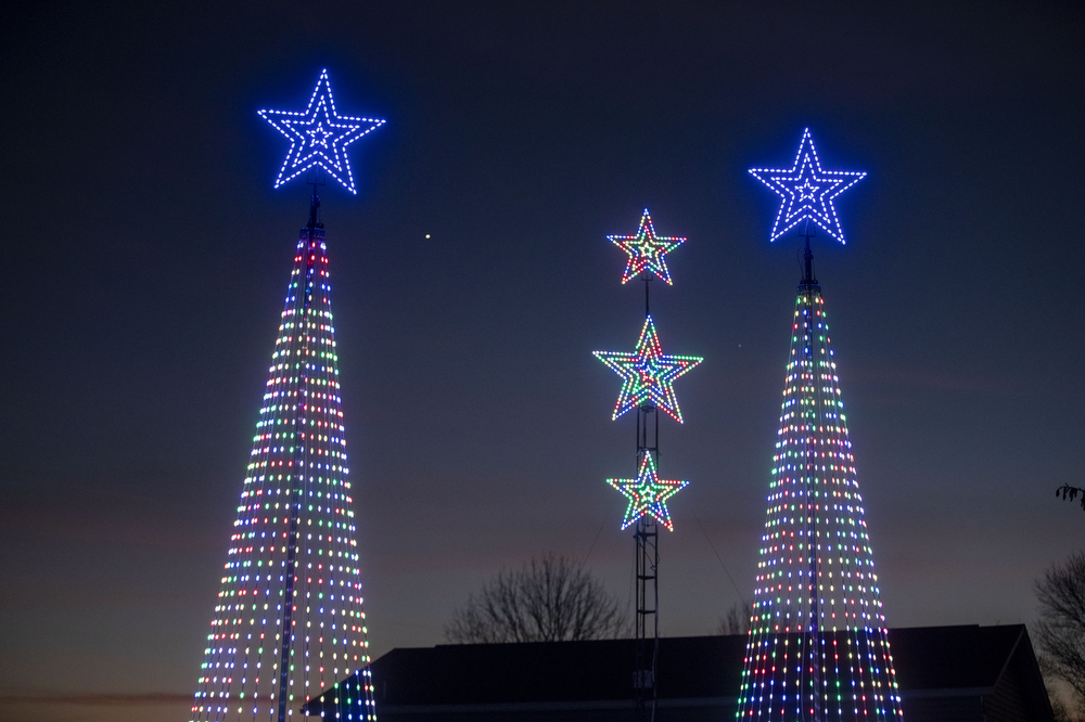 Ellliottsburg man displays over 10,000 Christmas lights - pennlive.com