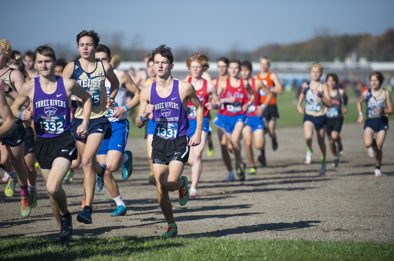 Division 2 boys race at 2021 MHSAA Cross Country championships - mlive.com