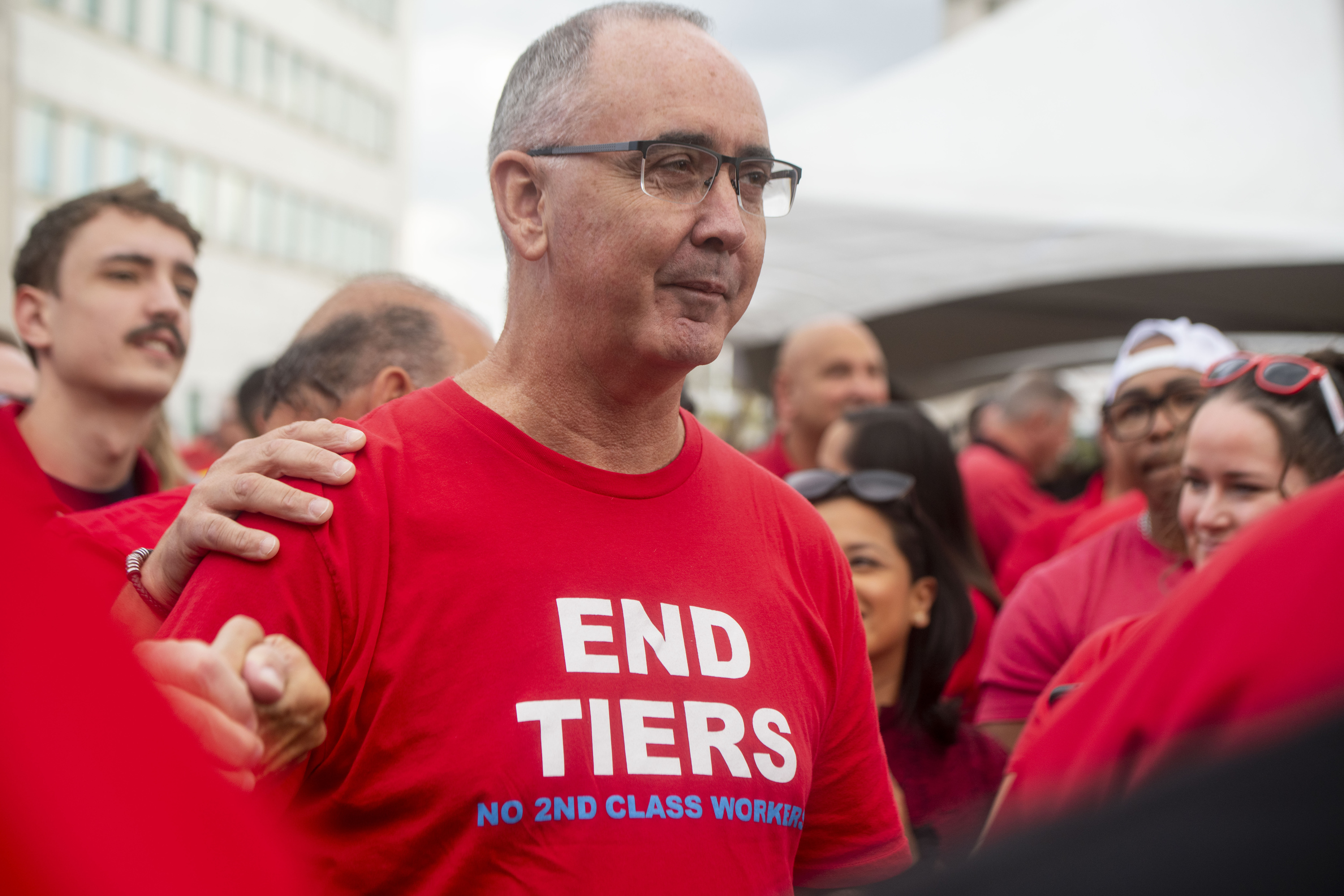 Gov. Whitmer, Bernie Sanders speak in support of UAW at downtown ...