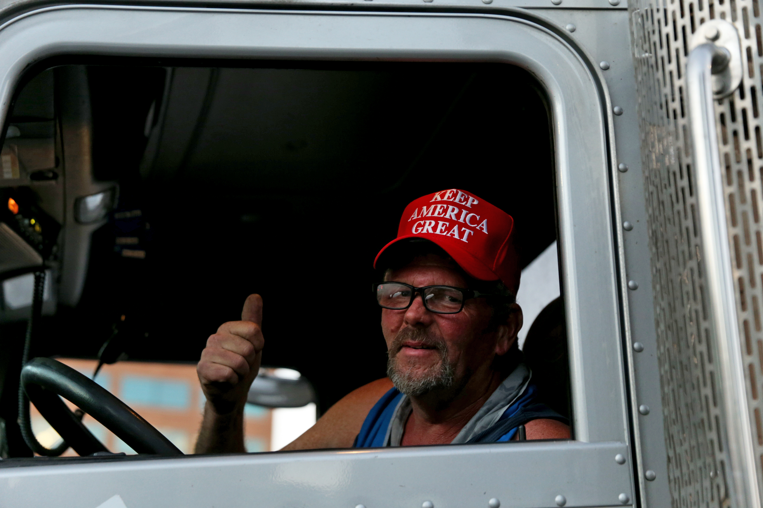 Trump event draws hundreds to Portland Area - oregonlive.com