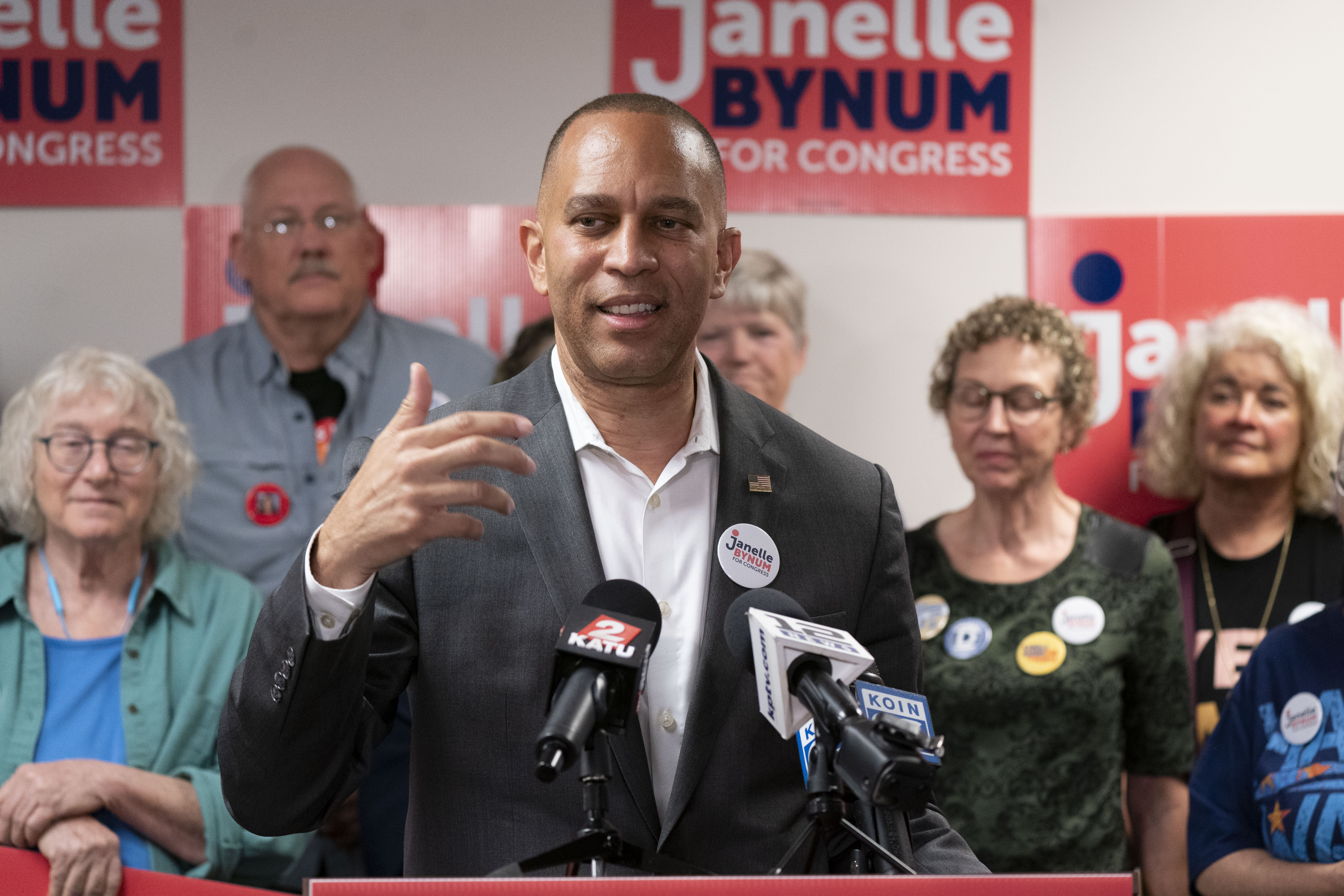 Rep Janelle Bynum and House Minority Leader Hakeem Jeffries ...
