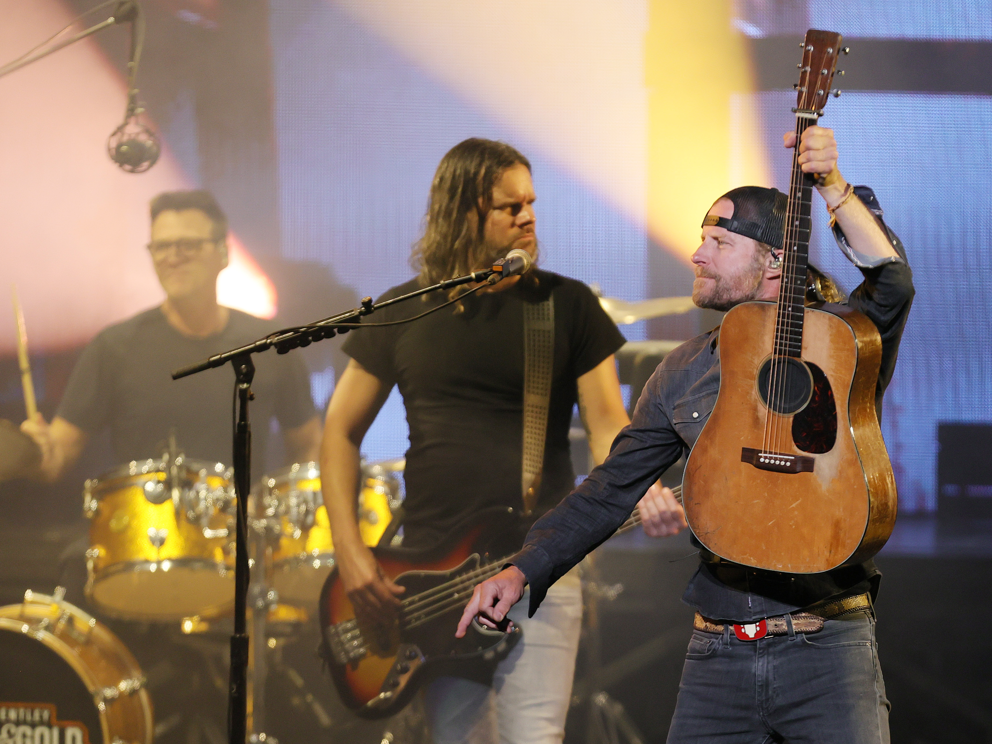 Country music singer Dierks Bentley stops at Blossom Music Center ...