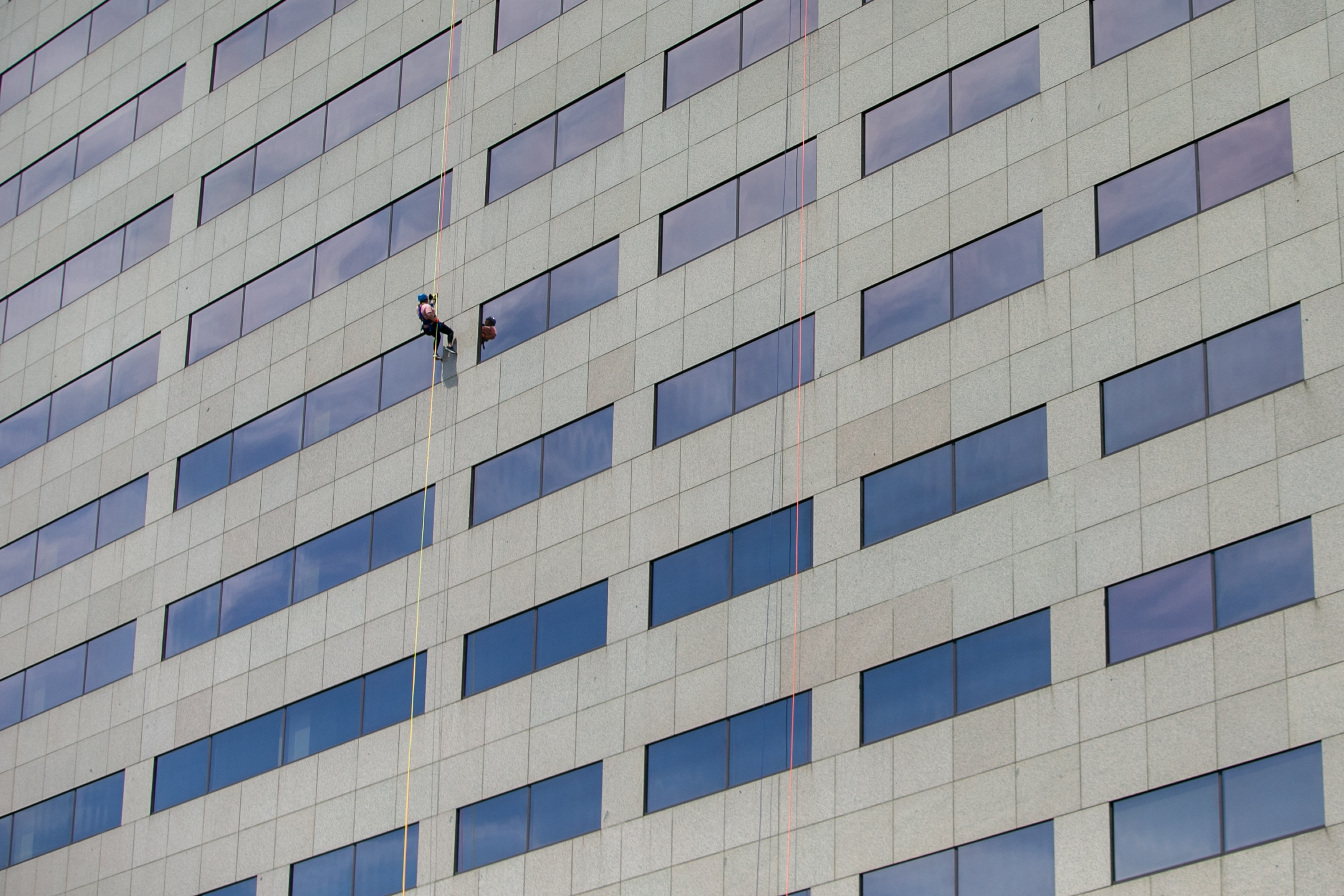 Rappelling down Portland's Big Pink - oregonlive.com