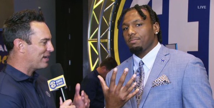 Meet the college football star with the six-fingered hand