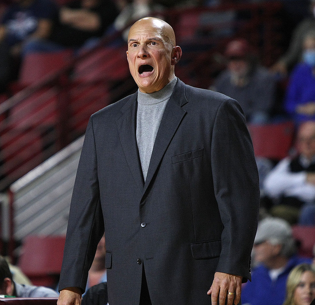 UMass Men's Basketball vs UMass Lowell 12/8/22 - masslive.com