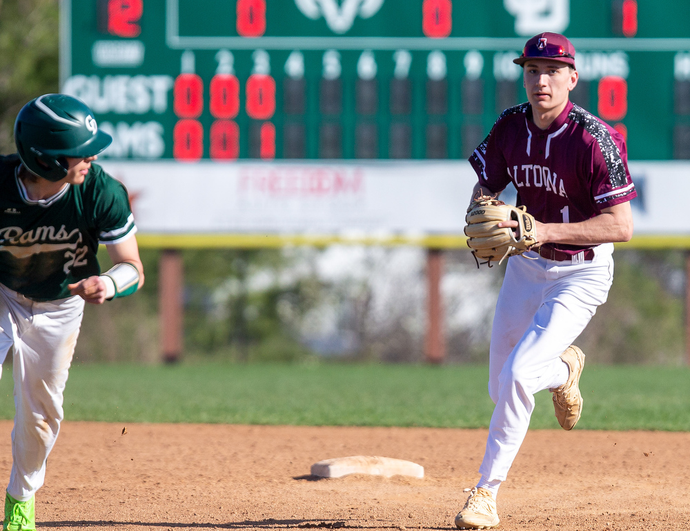Central Dauphin defeats Altoona 5-4 in high school baseball - pennlive.com